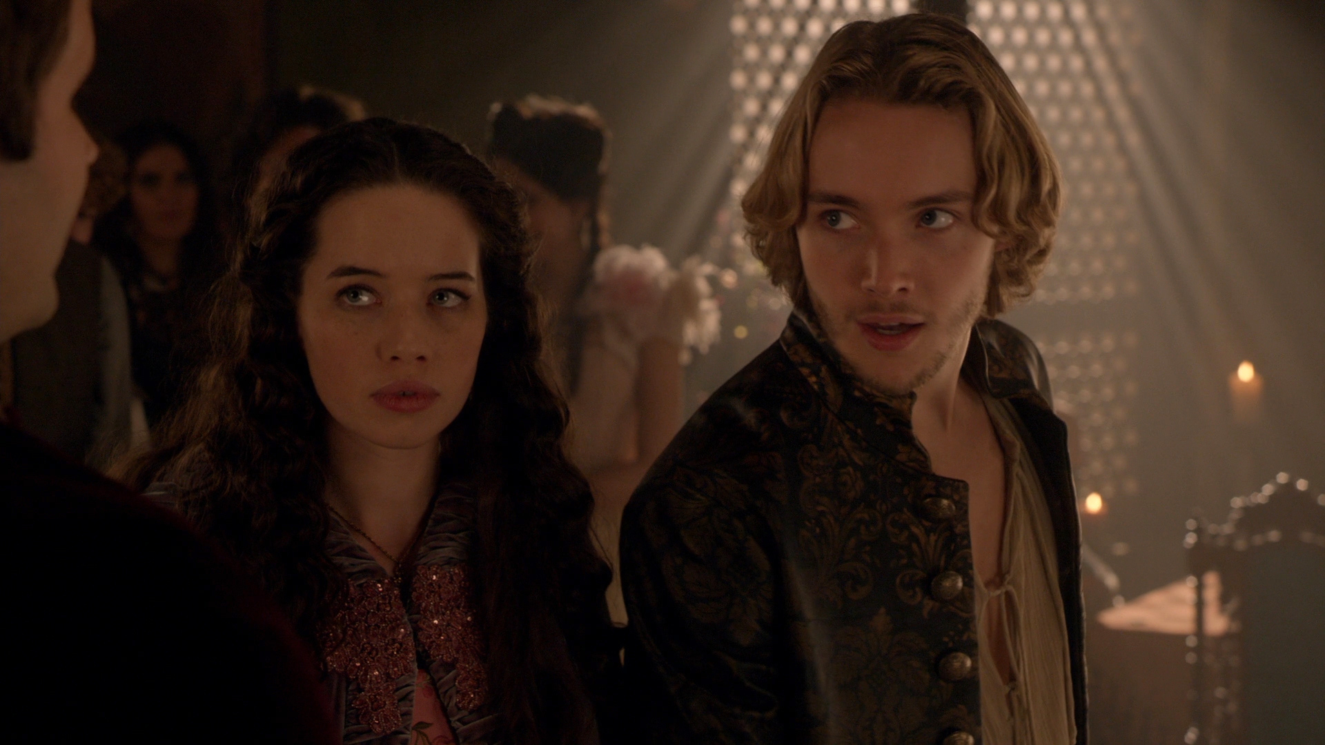 Watch Reign Season 1 Episode 12: Royal Blood - Paramount+ Canada