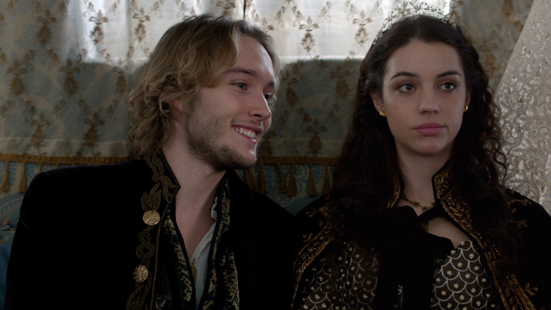 Watch Reign Season 1 Episode 14: Dirty Laundry - Paramount+ Canada