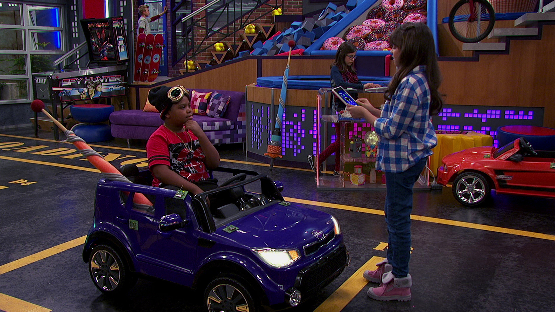 Ve Game Shakers: Game Shakers - La chaqueta perdida y las palomas salvajes.. Disfruta la serie ...