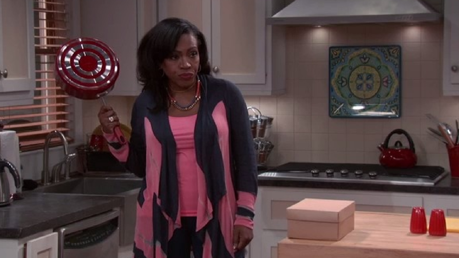 Watch Instant Mom Season 3 Episode 17: Gone Batty - Paramount+