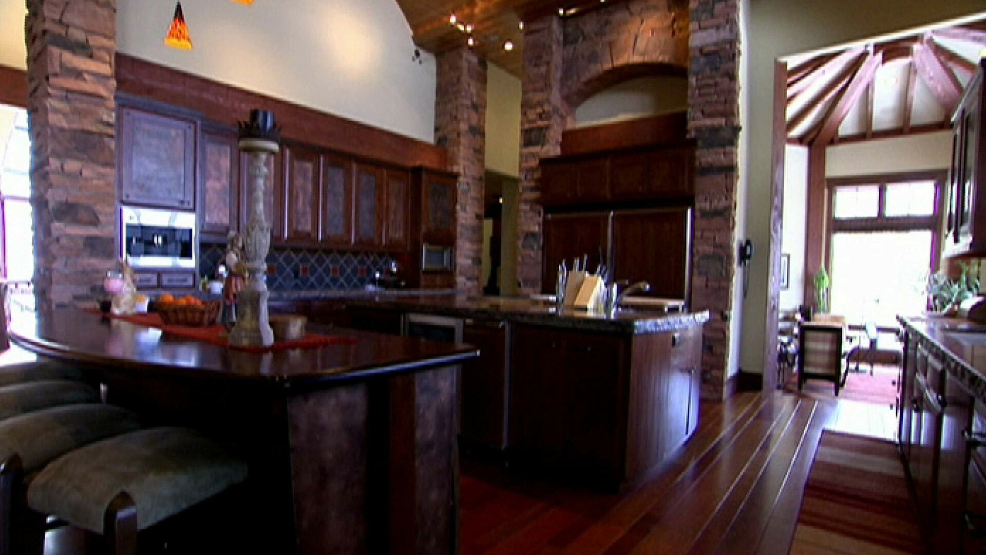 Watch Teen Cribs: Teen Cribs - Josh and Lauren - Full Show on ...