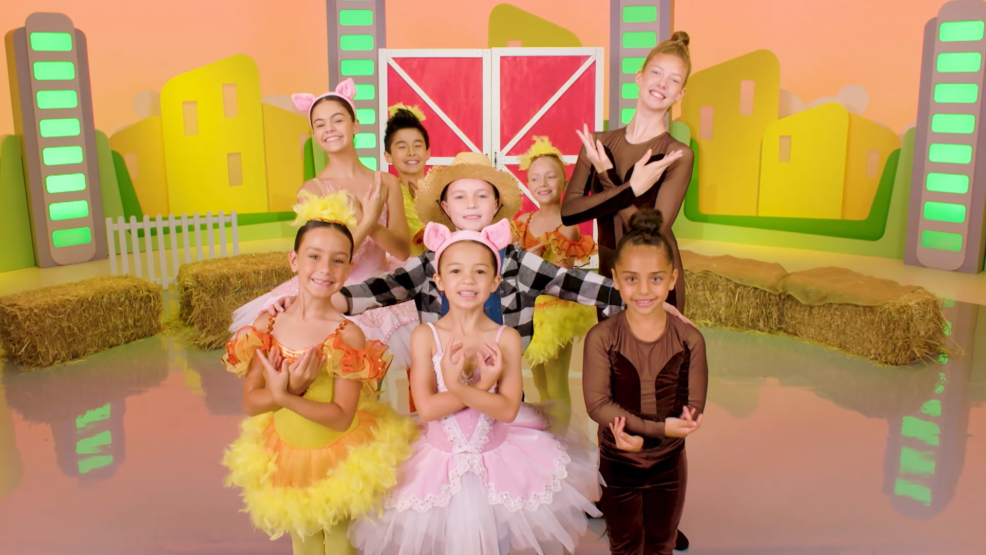 Watch Ready Set Dance: Barnyard Ballet - Full Show on Paramount+ Australia