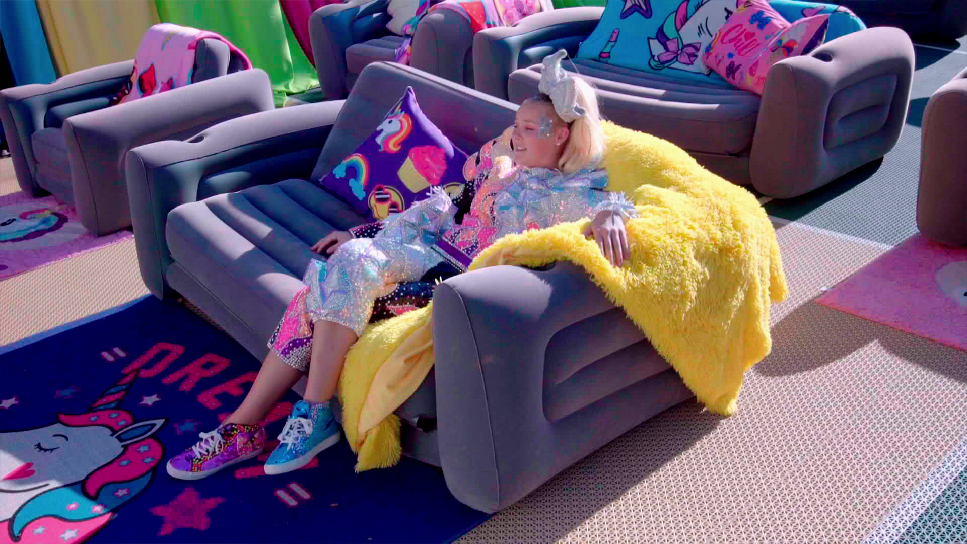 Watch MTV Cribs Collection Season 1 Episode 4: Rich Kids Cribs ...