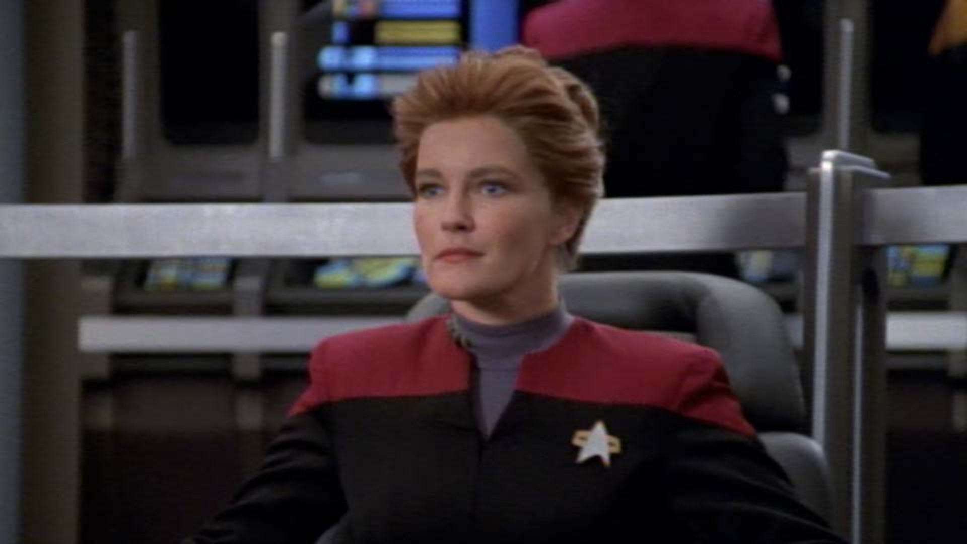 Watch Star Trek: Voyager Season 1 Episode 1: Caretaker, Part 1 ...