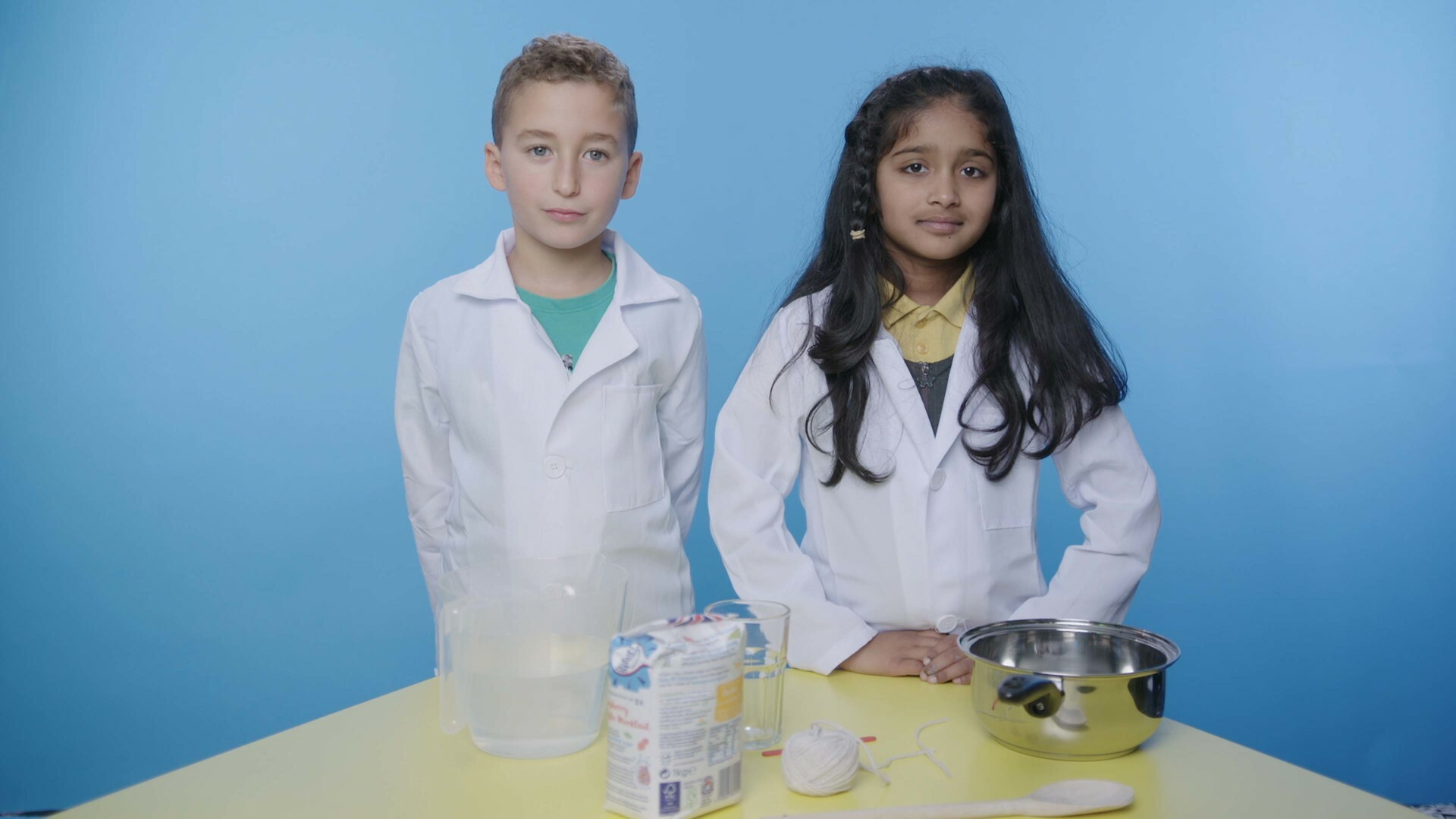 Watch Milkshake Show Me How Season 1 Episode 4: Umbrellas - Paramount+ ...