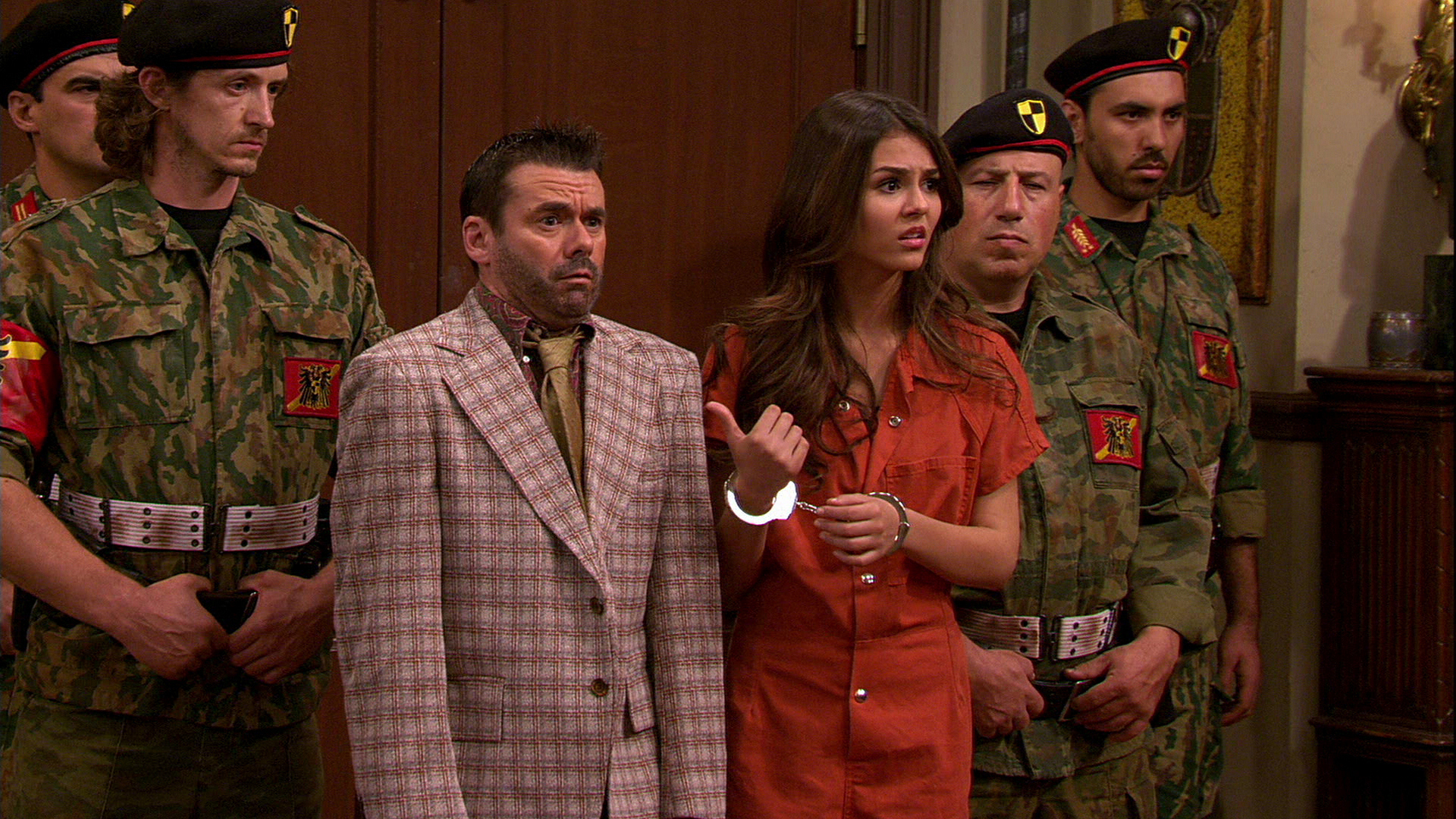 Watch VICTORiOUS Season 2 Episode 4: Victorious: Locked Up! Part 2 ...