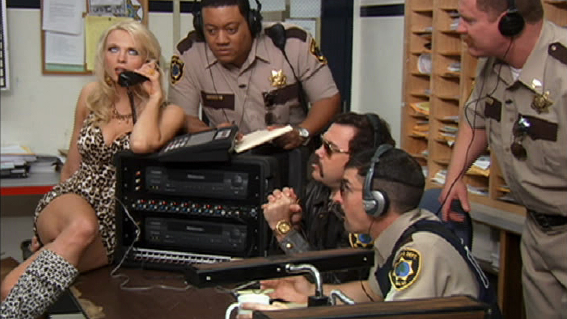 Watch RENO 911!: RENO 911! - Viacom Grinch - Full Show on Paramount+ ...