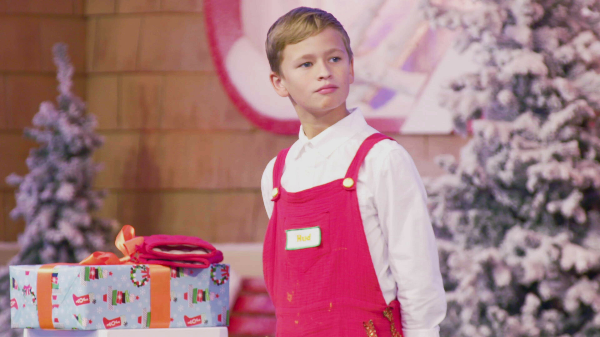 Watch Top Elf Season 1 Episode 2: Unwrapped - Paramount+ Canada
