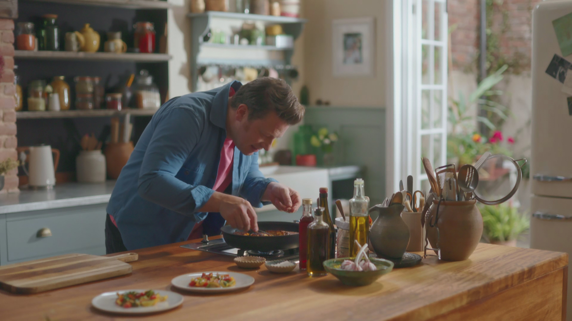 Watch Jamie's One Pan Wonders: Jamie's One Pan Wonders - Ep.3 - Full Show on Paramount+ Australia