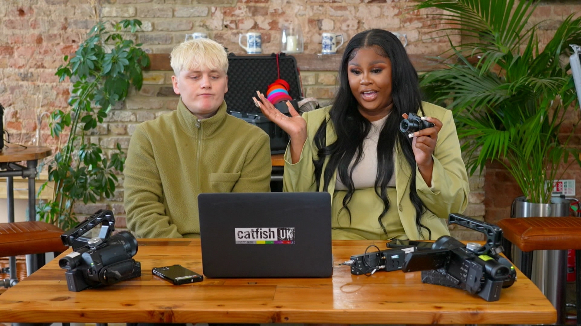 Catfish (UK): Catfish (UK) - Santino & Ella schauen - Ganze Serie auf ...