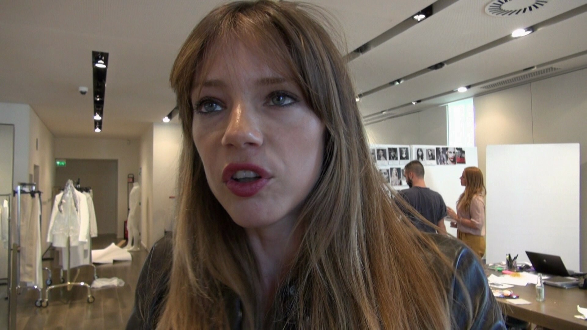 Guarda Il Testimone stagione 6 episodio 20: Il diavolo veste pile ...