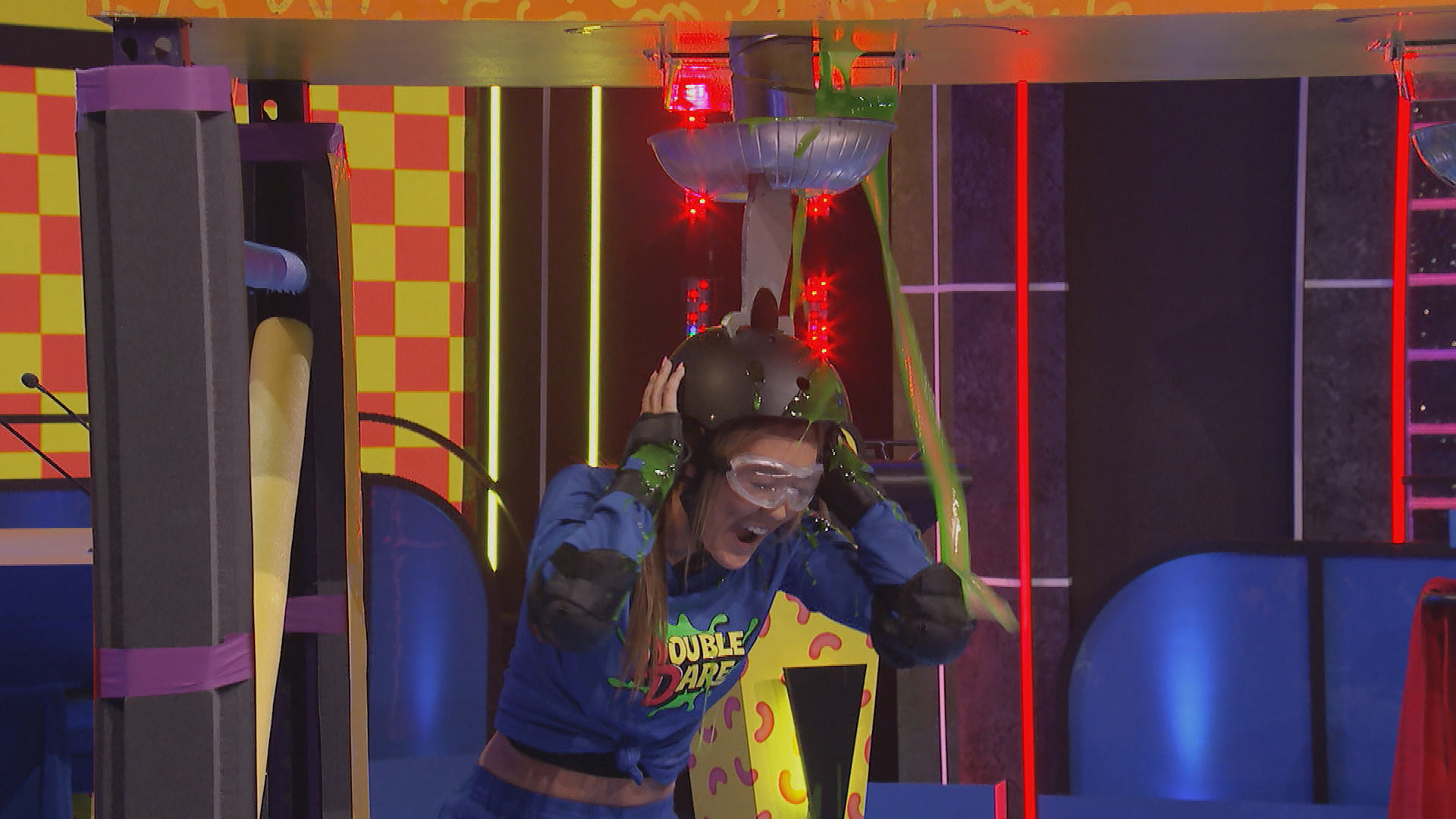 Watch Double Dare Season 1 Episode 25: Team LaurDIY vs. Team Wassabi ...