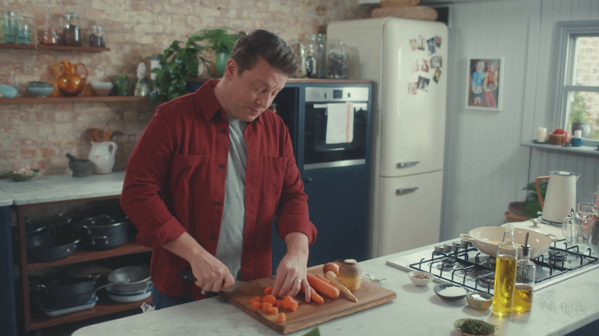 Watch Jamie Oliver: Cooking For Less Season 1 Episode 6: Episode 6 ...