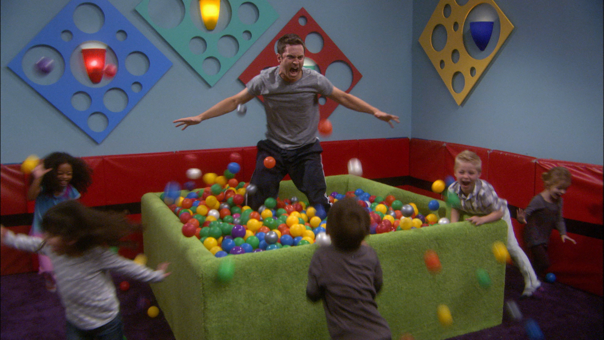 Watch Rules of Engagement Season 5 Episode 19: The Set Up - Paramount+ ...