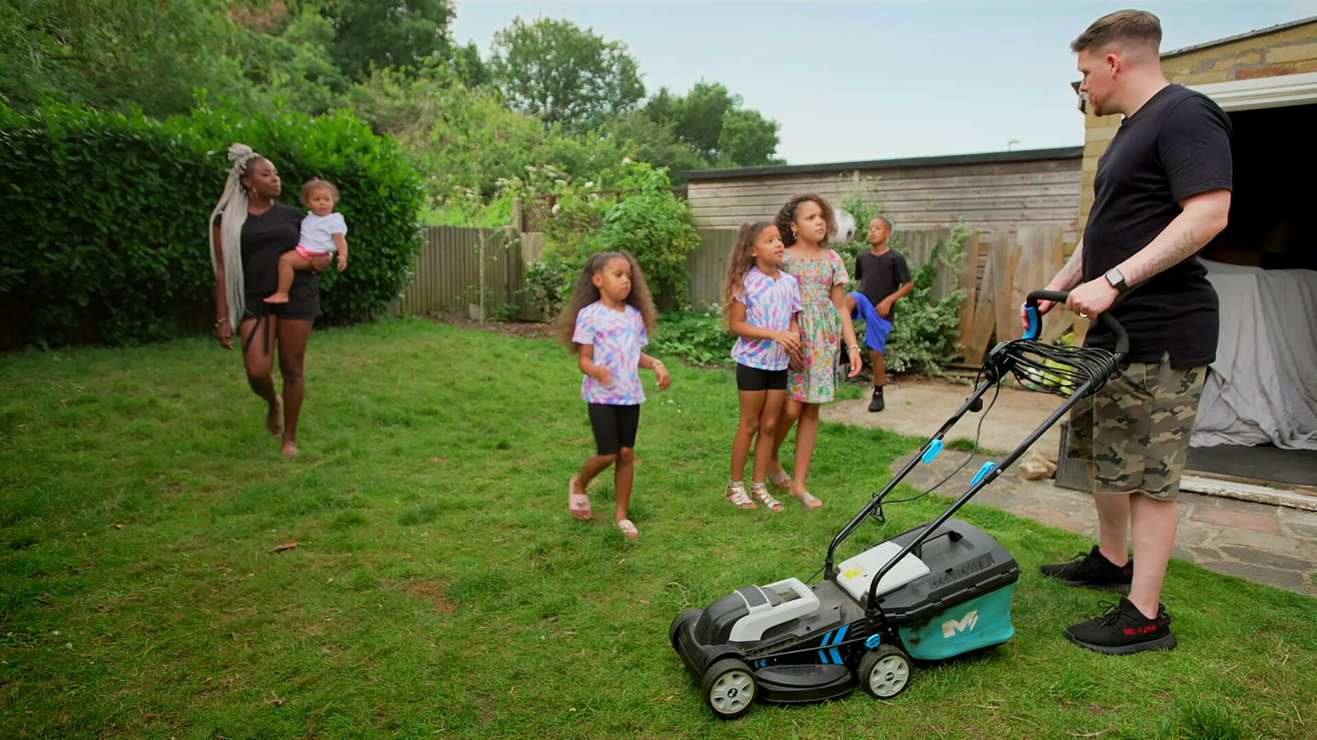 Watch Go Green with the Grimwades Season 2 Episode 12: Refuse To Mow ...
