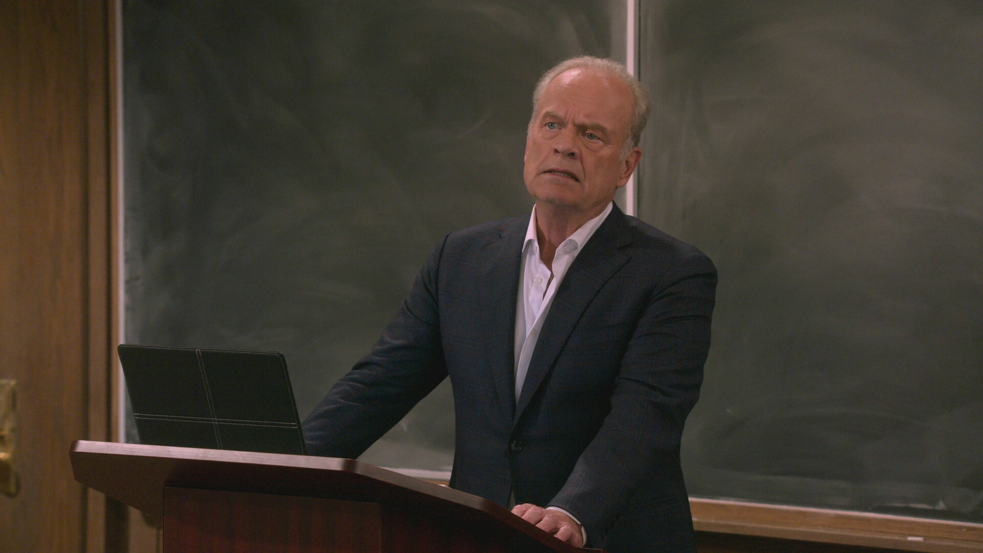 Watch Frasier (2023) Season 1 Episode 3: First Class - Paramount+ Australia