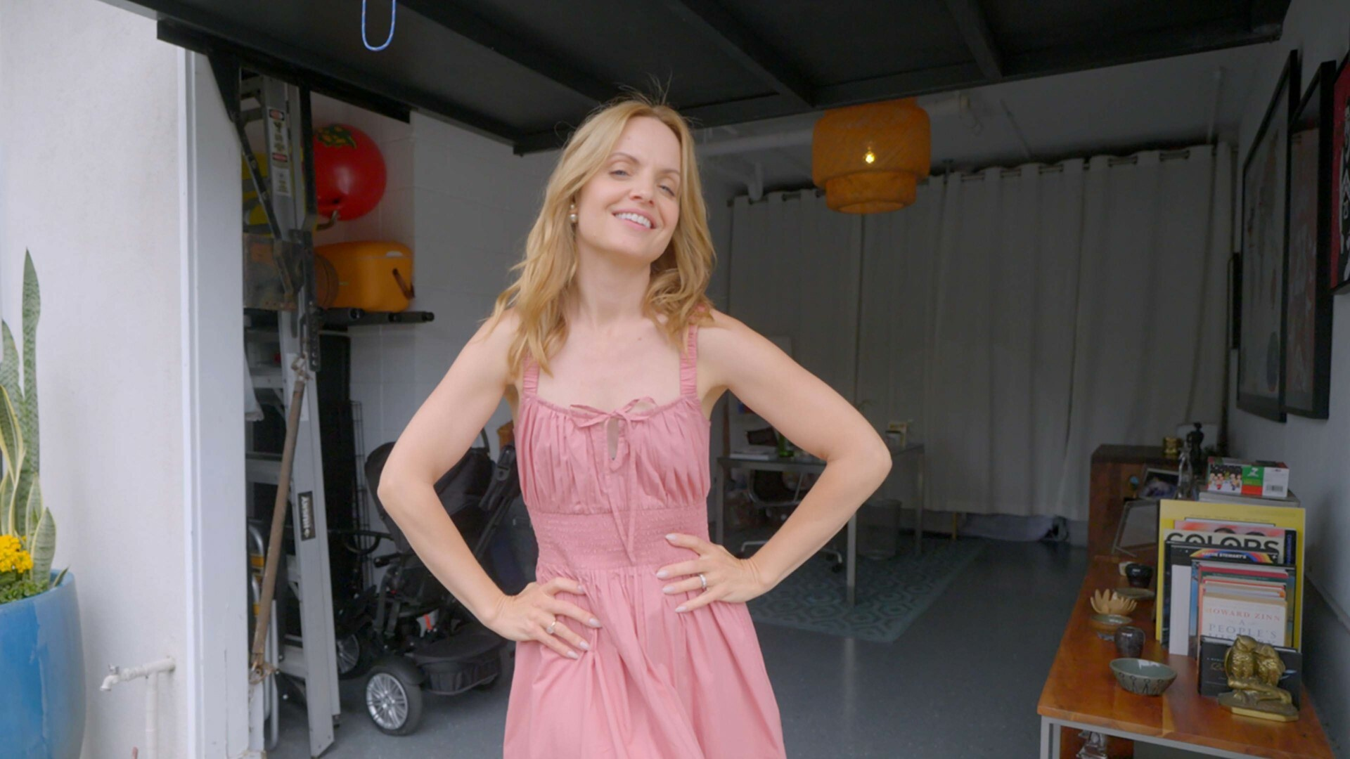 Watch MTV Cribs: MTV Cribs - Mena Suvari / Anjali Bhimani / Shaun T ...