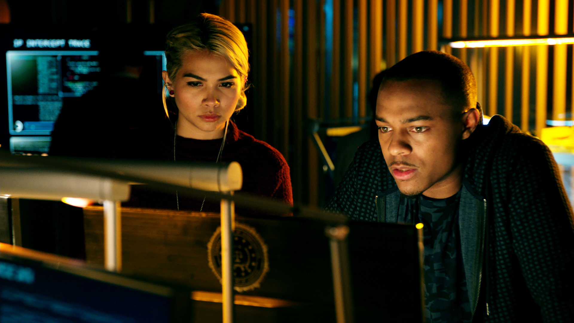 Ve CSI: Cyber: CSI: Cyber - iTestigo. Disfruta la serie completa en ...