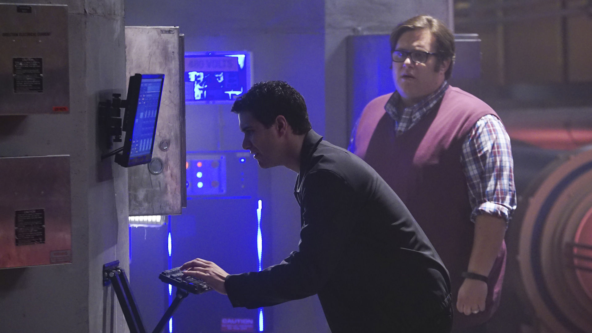 Watch Scorpion Season 4 Episode 17: Dumbster Fire - Paramount+ Australia