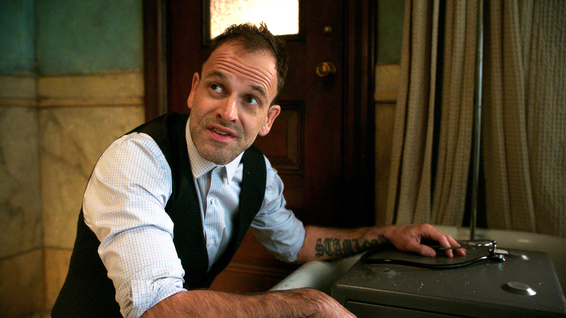 Watch Elementary Season 7 Episode 9: On The Scent - Paramount+ Australia