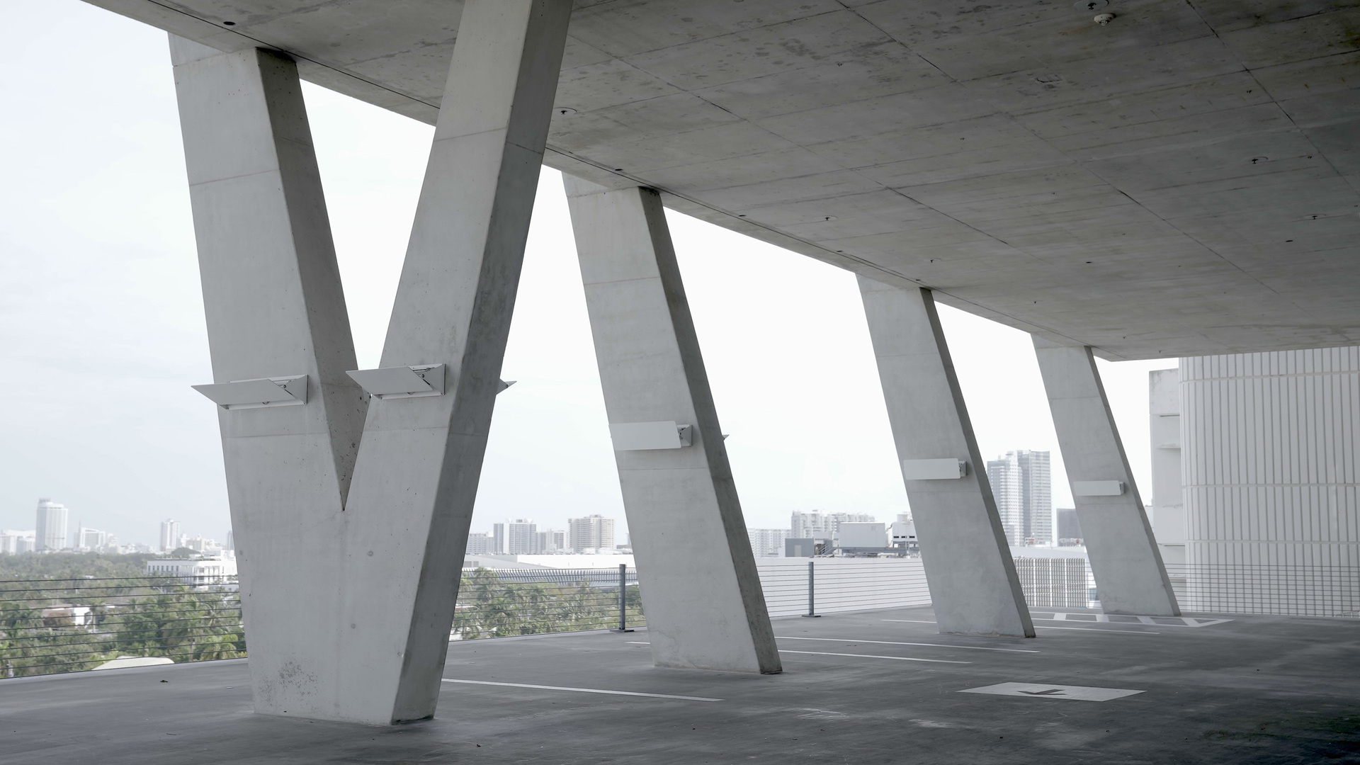 Watch How Did They Build That? Season 3 Episode 4: Parking & Sparkling ...