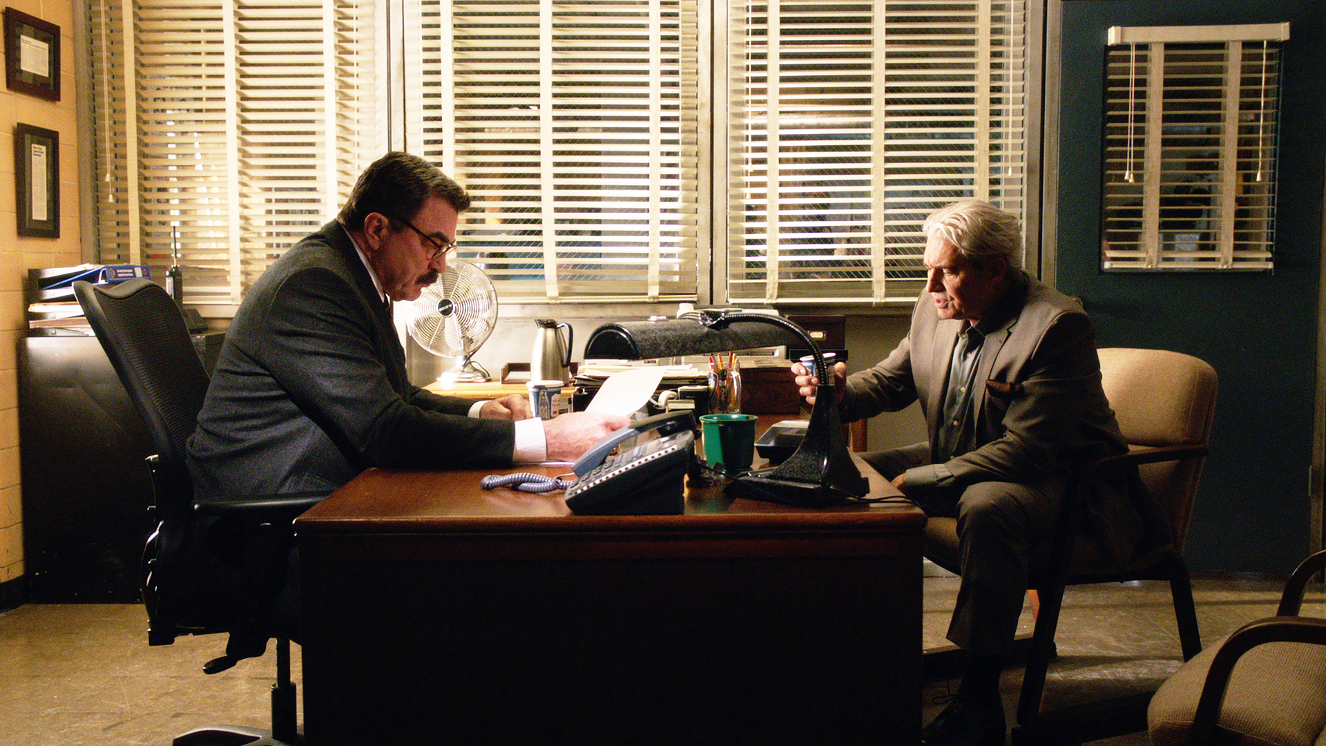 Schaue dir Blue Bloods Staffel 6 Folge 18: Stadt ohne Mitleid an ...