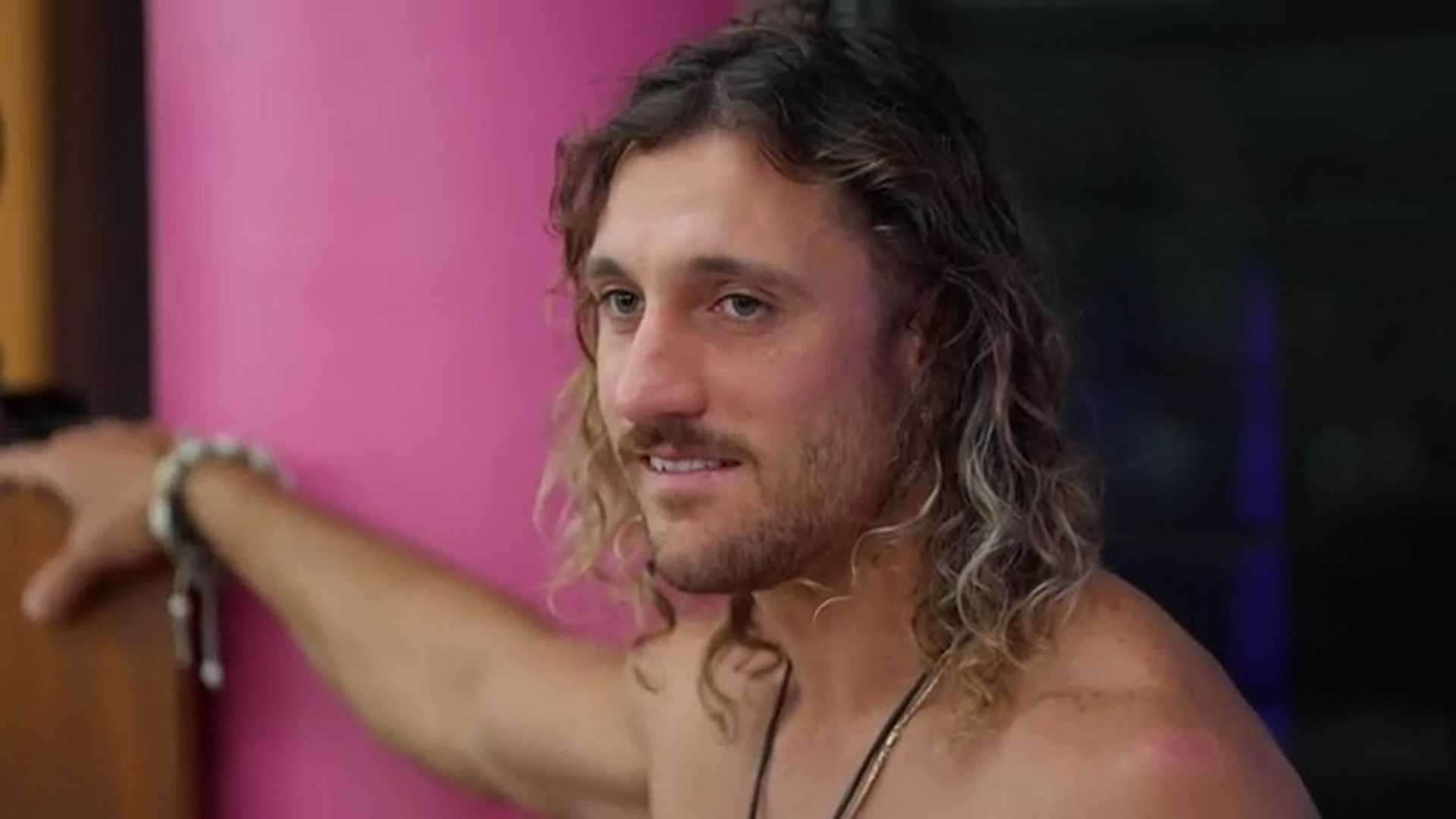 Watch Aussie Shore Season 2 Episode 5: Too Much Tongue - Paramount+ ...