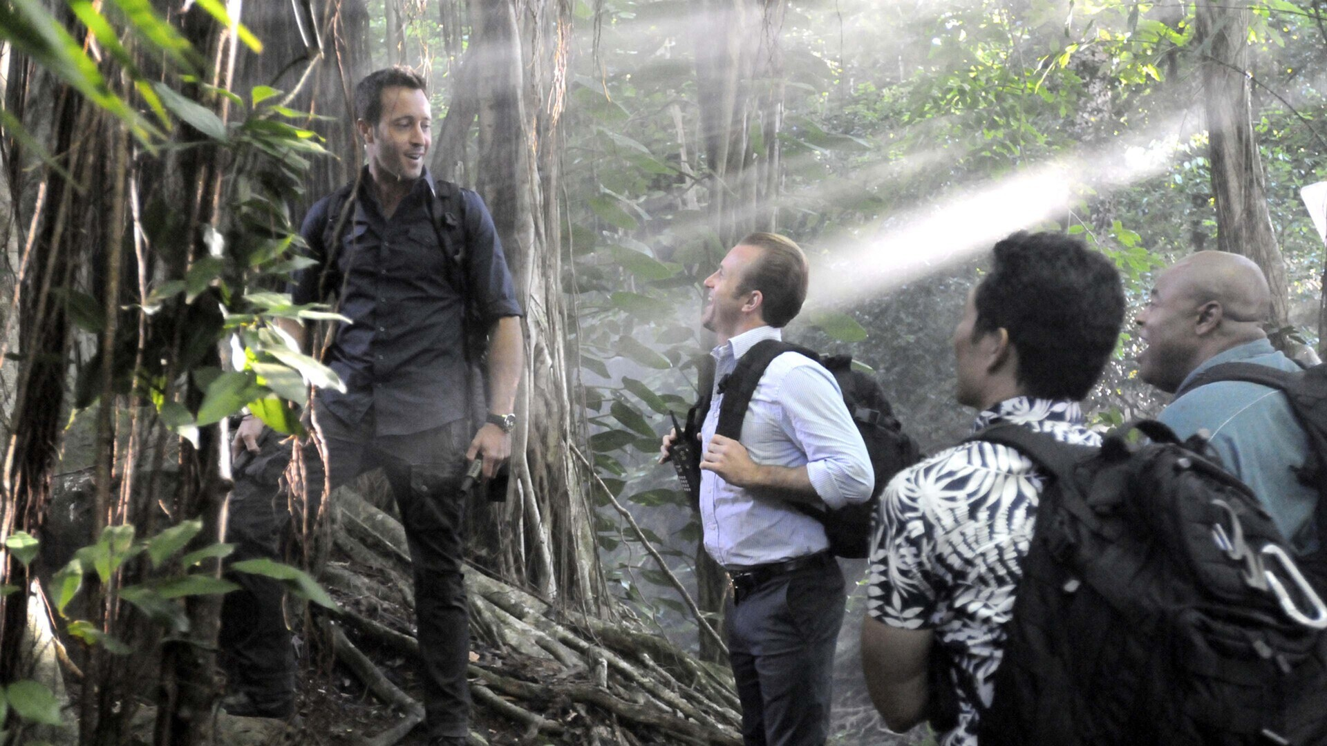 Watch Hawaii Five-0 Season 6 Episode 1: Mai ho'oni i ka wai lana mâlie ...