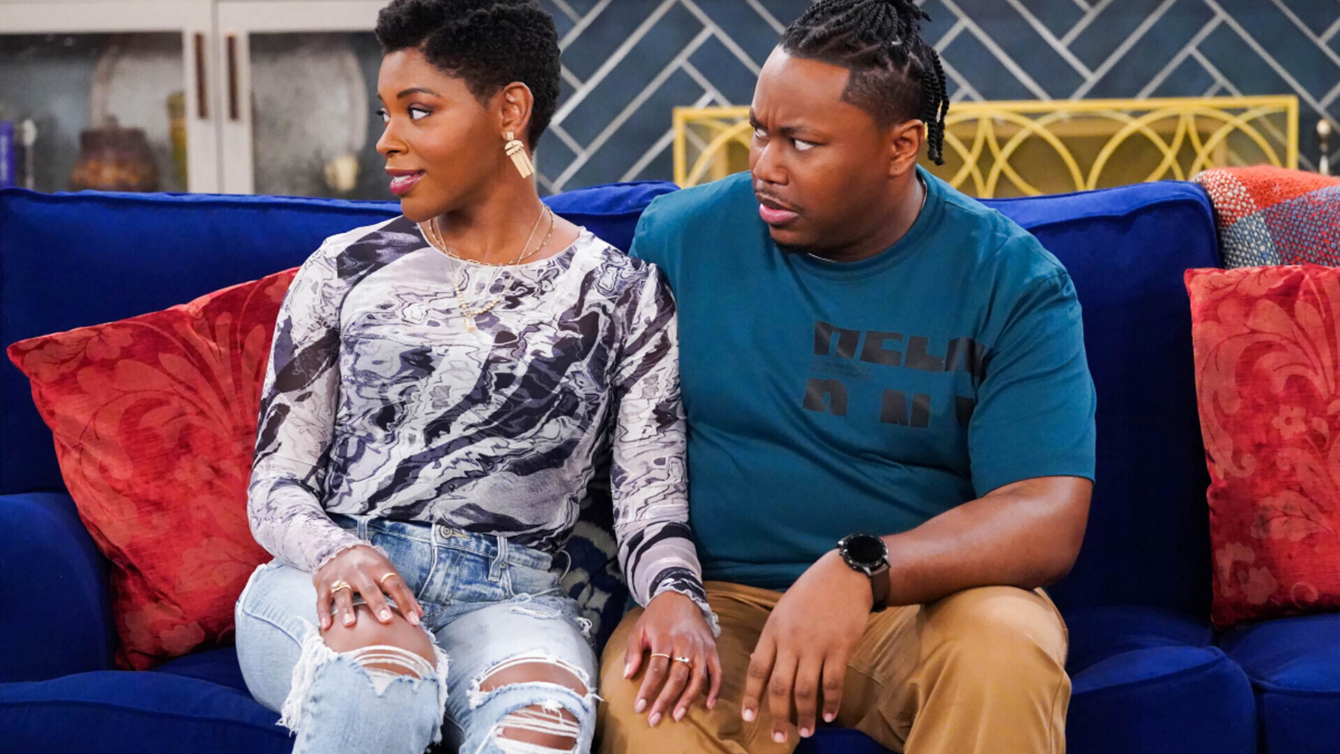 Watch The Neighborhood Season 4 Episode 19: Welcome to the Quinceanera ...