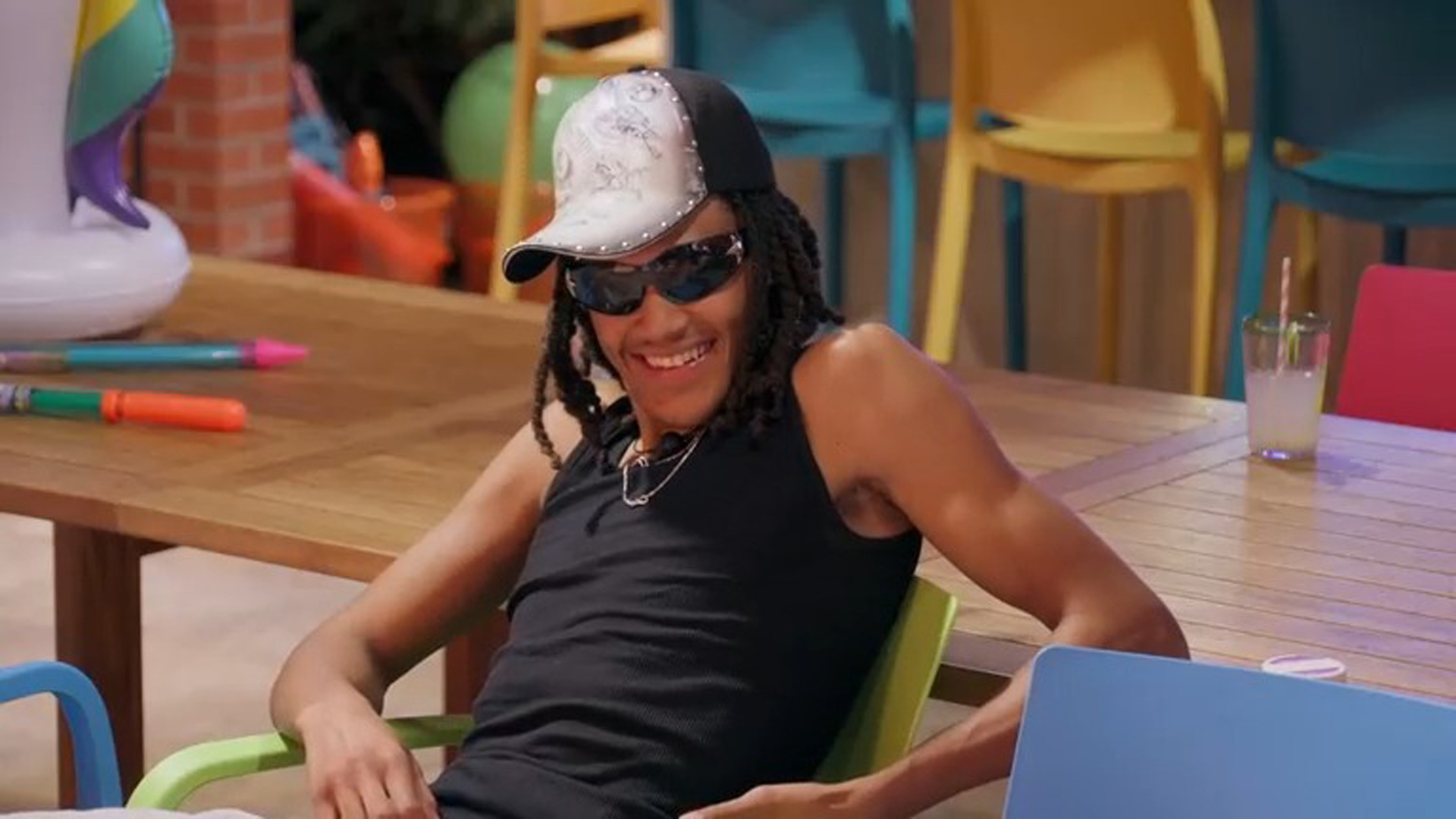 Watch Canada Shore Season 1 Episode 1: Whassup New Fam! - Paramount+ ...