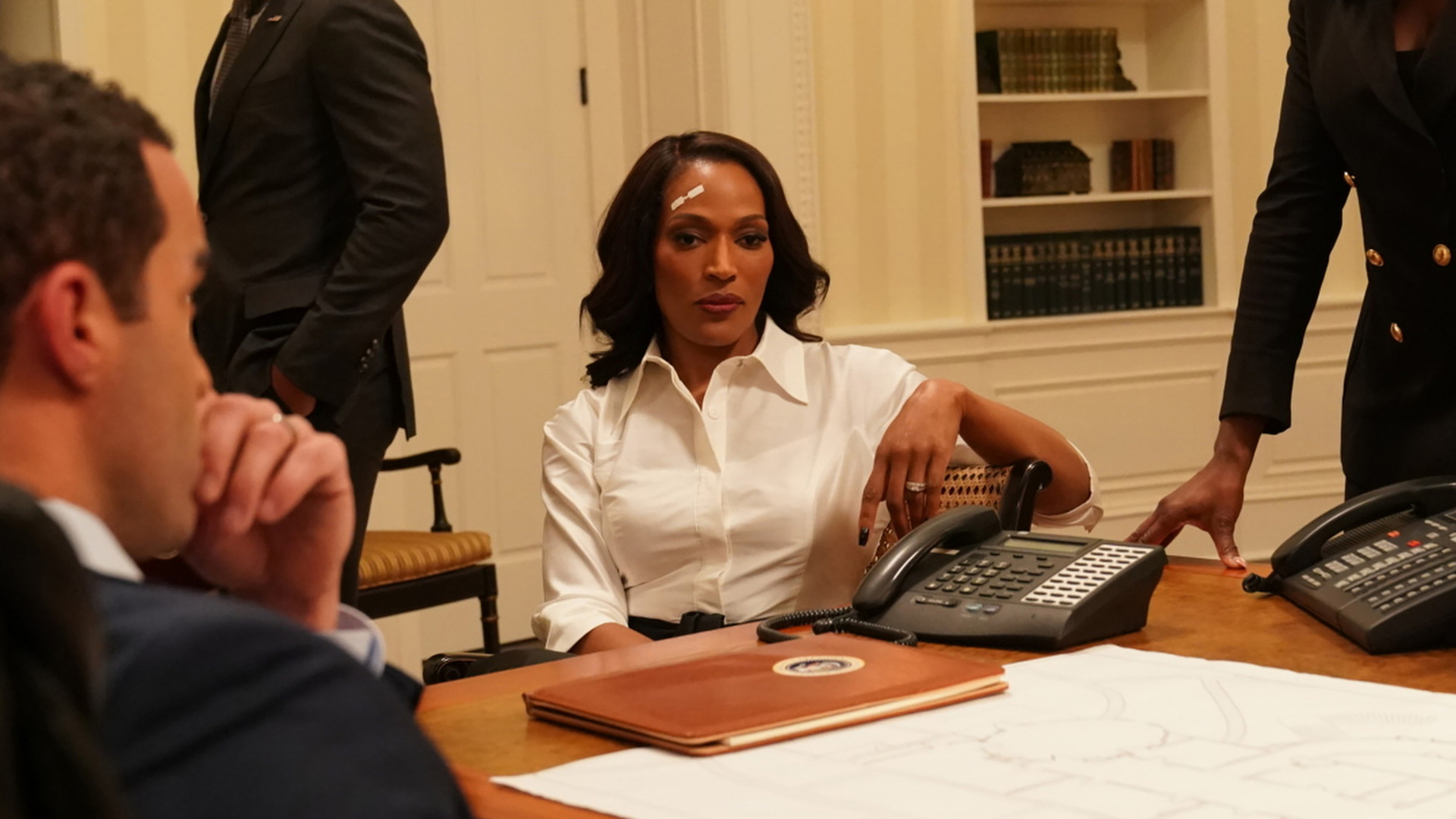 Watch Tyler Perry's The Oval Season 6 Episode 2: Blow For Blow - Paramount+