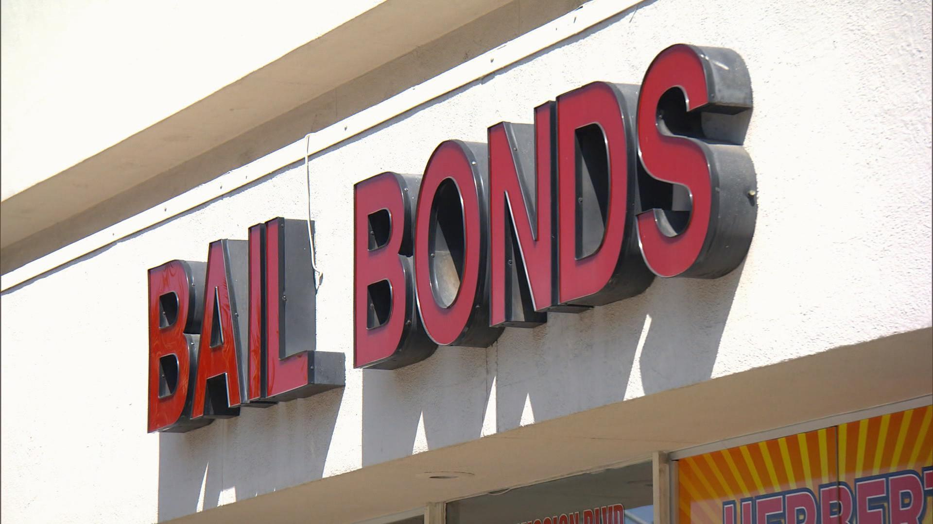 Watch Sunday Morning: The bondage of bail - Full show on CBS