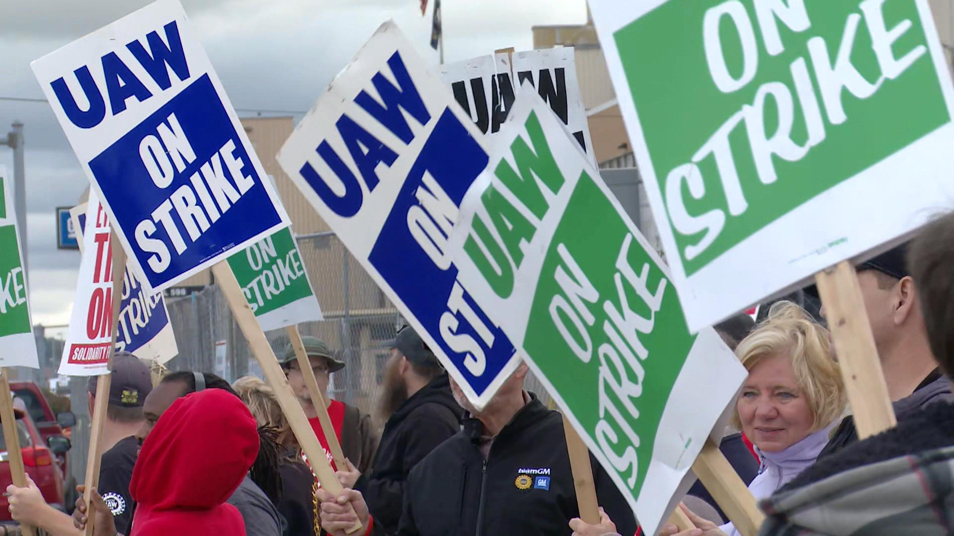 Watch CBS Evening News: GM autoworker strike enters day 26 - Full show ...