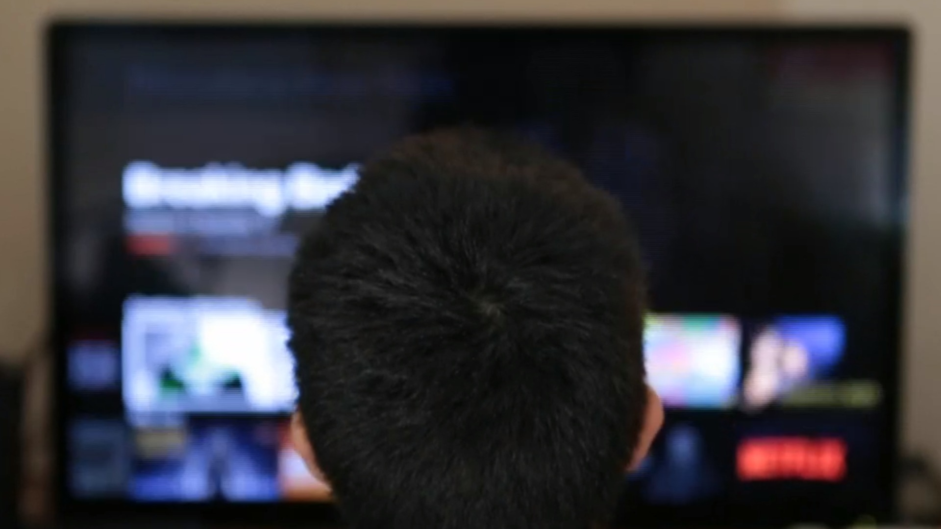 Watch CBS Evening News: Netflix tests crackdown on password sharing ...