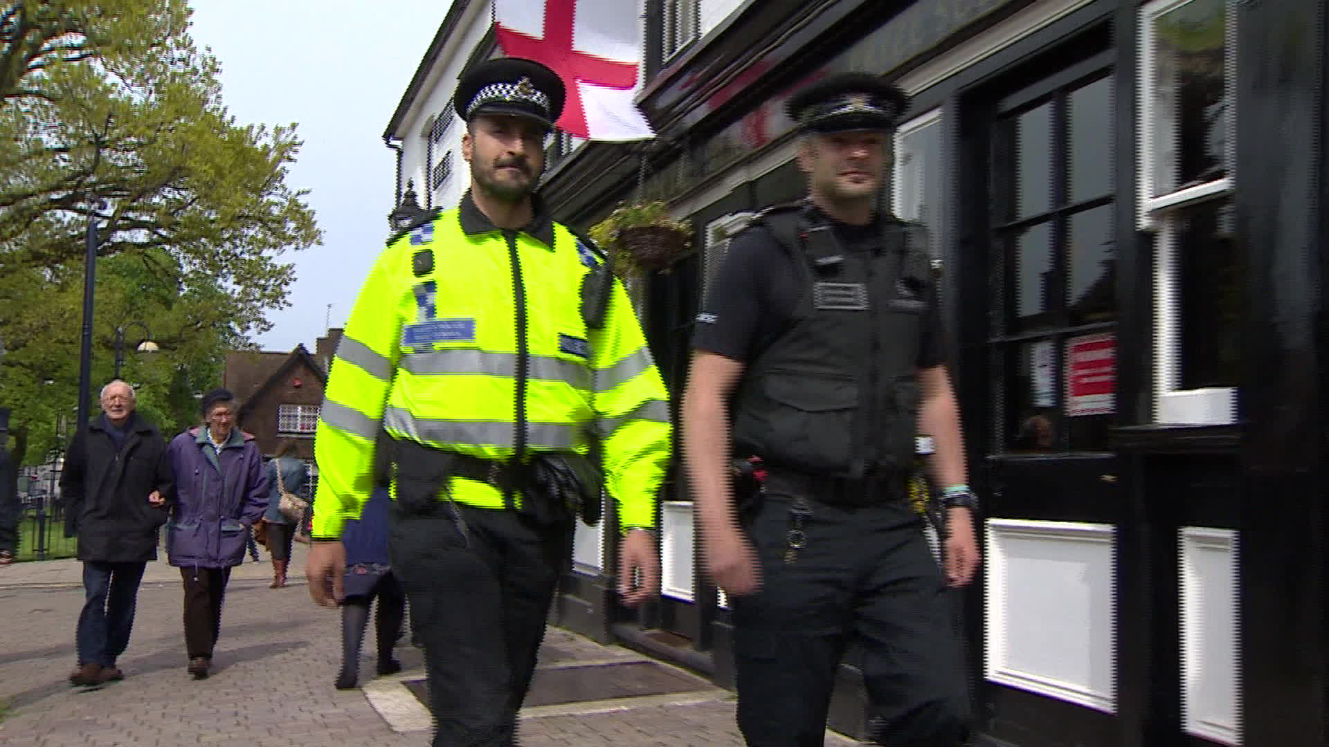 Watch Sunday Morning: What lessons do police in Europe have for ...