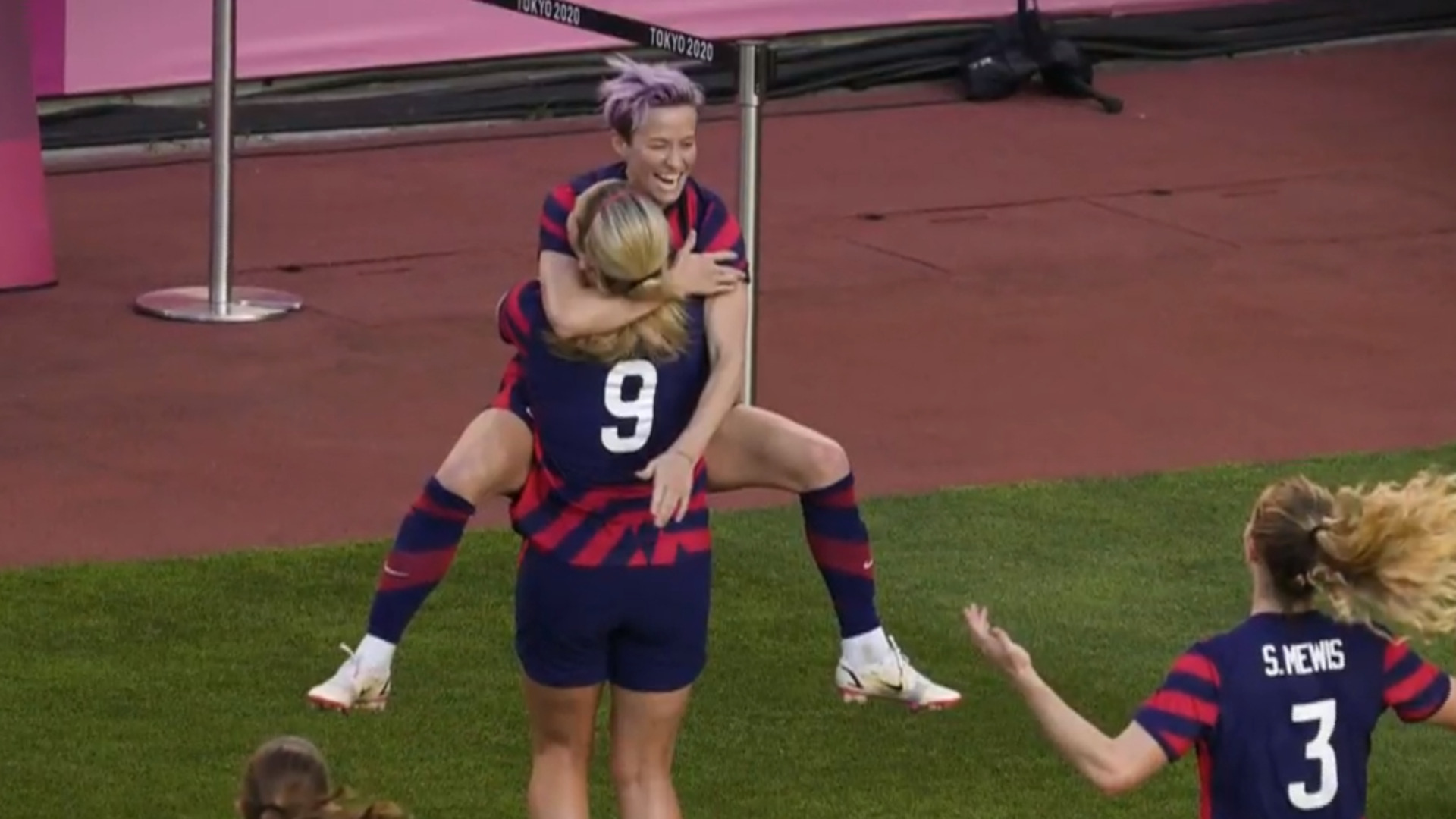 Watch CBS Evening News: U.S. teams score key victories at Tokyo ...