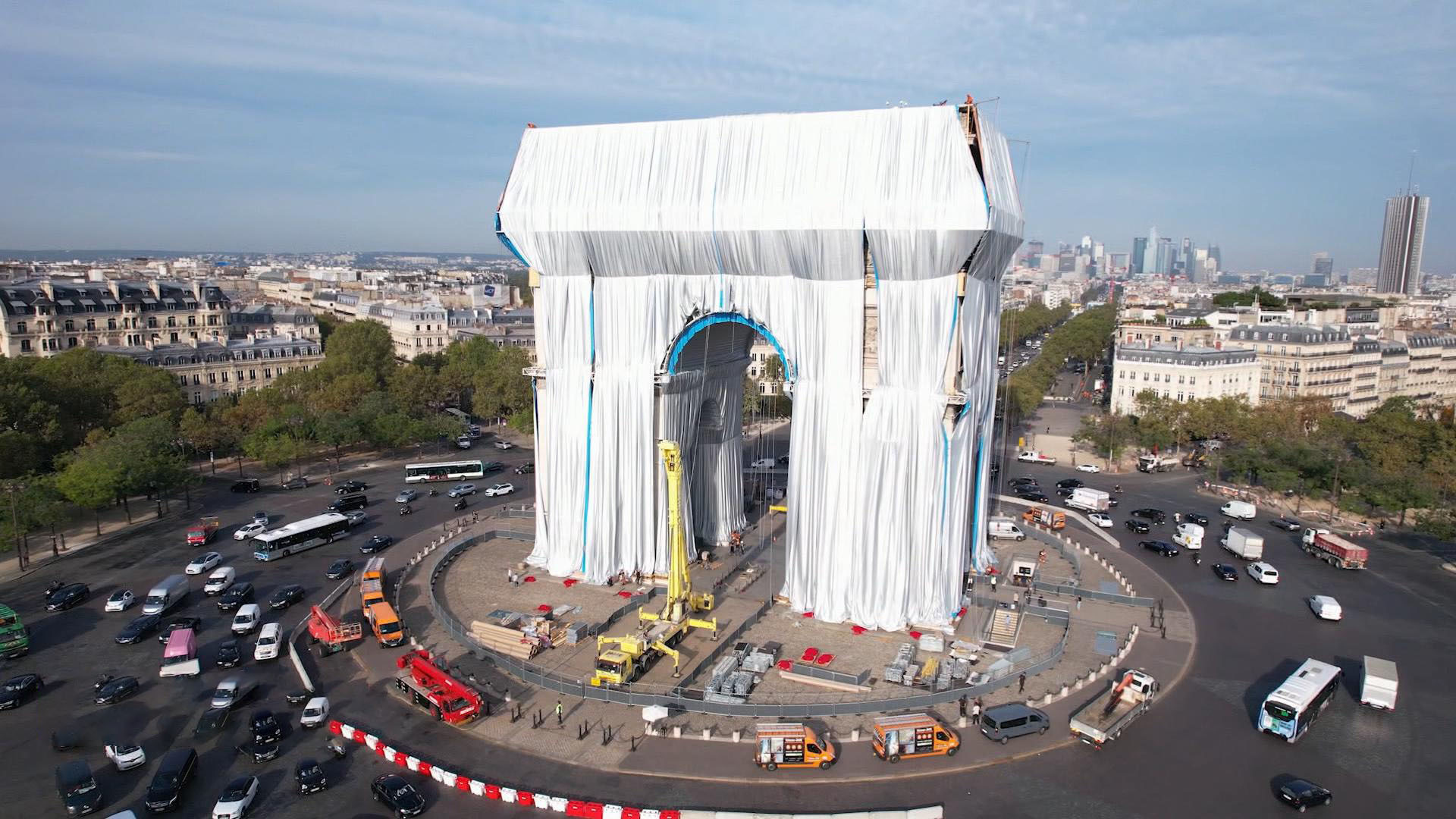 Watch CBS Saturday Morning: Arc de Triomphe wrapped in fabric - Full ...