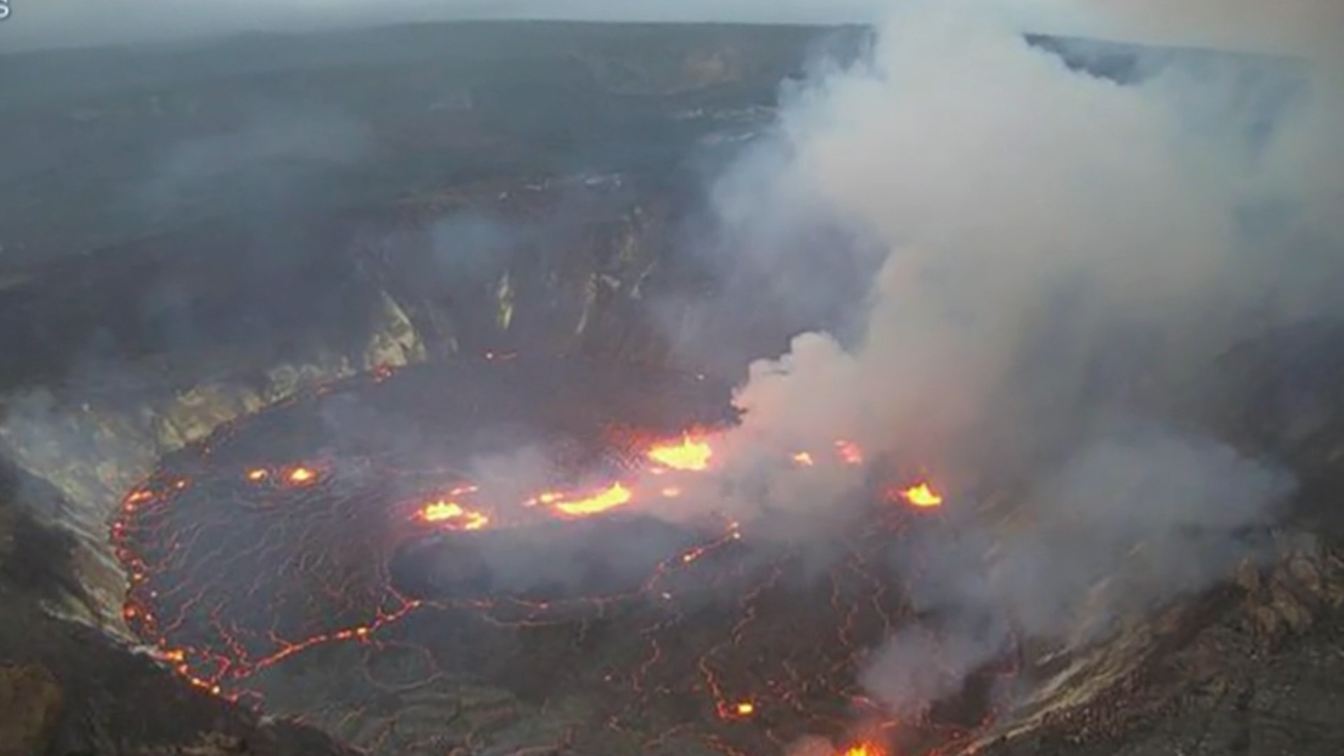Watch CBS Evening News: Hawaii's Kilauea volcano erupts - Full show on CBS
