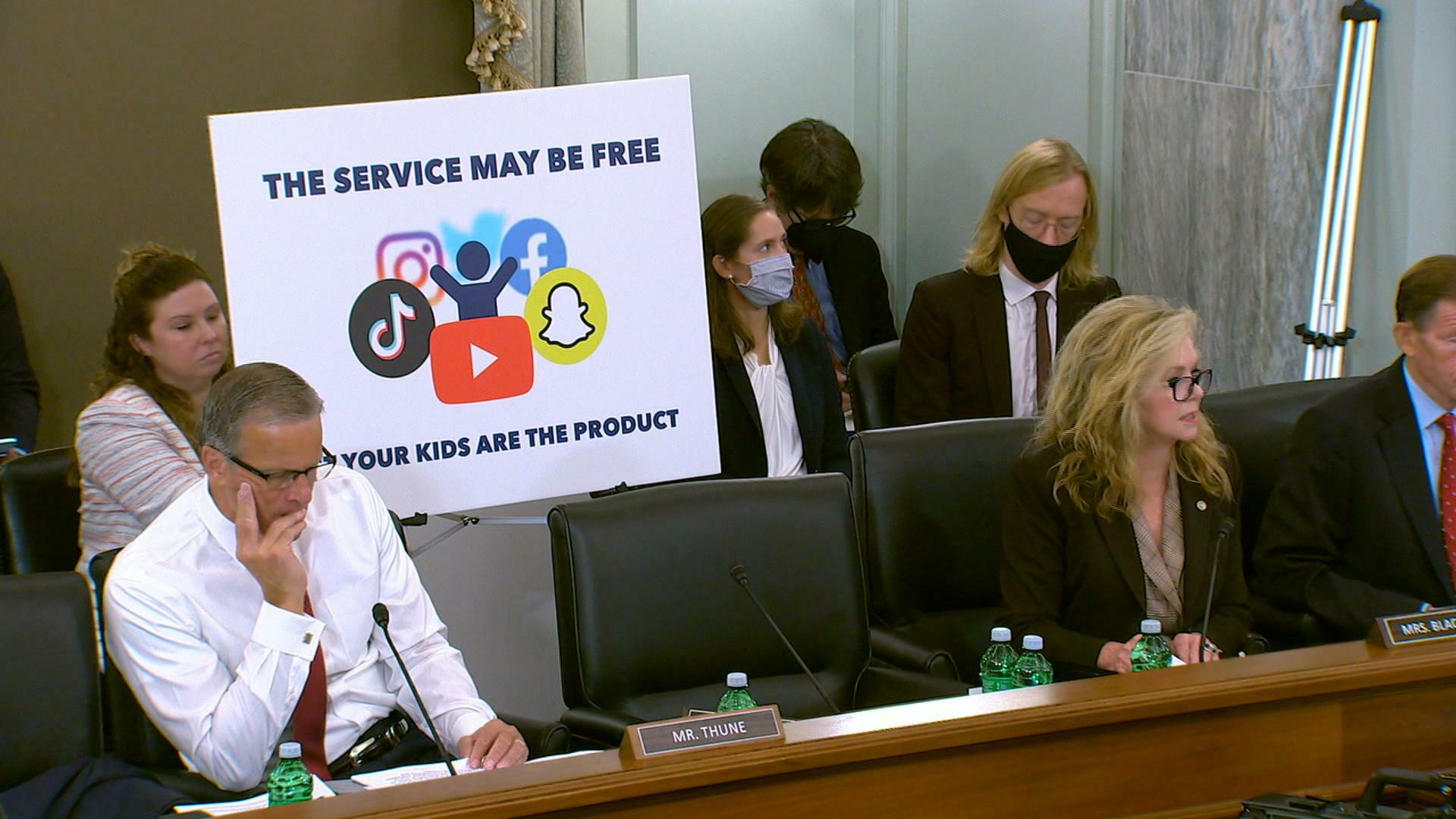 Watch CBS Mornings: Tech execs face questions on child safety - Full ...