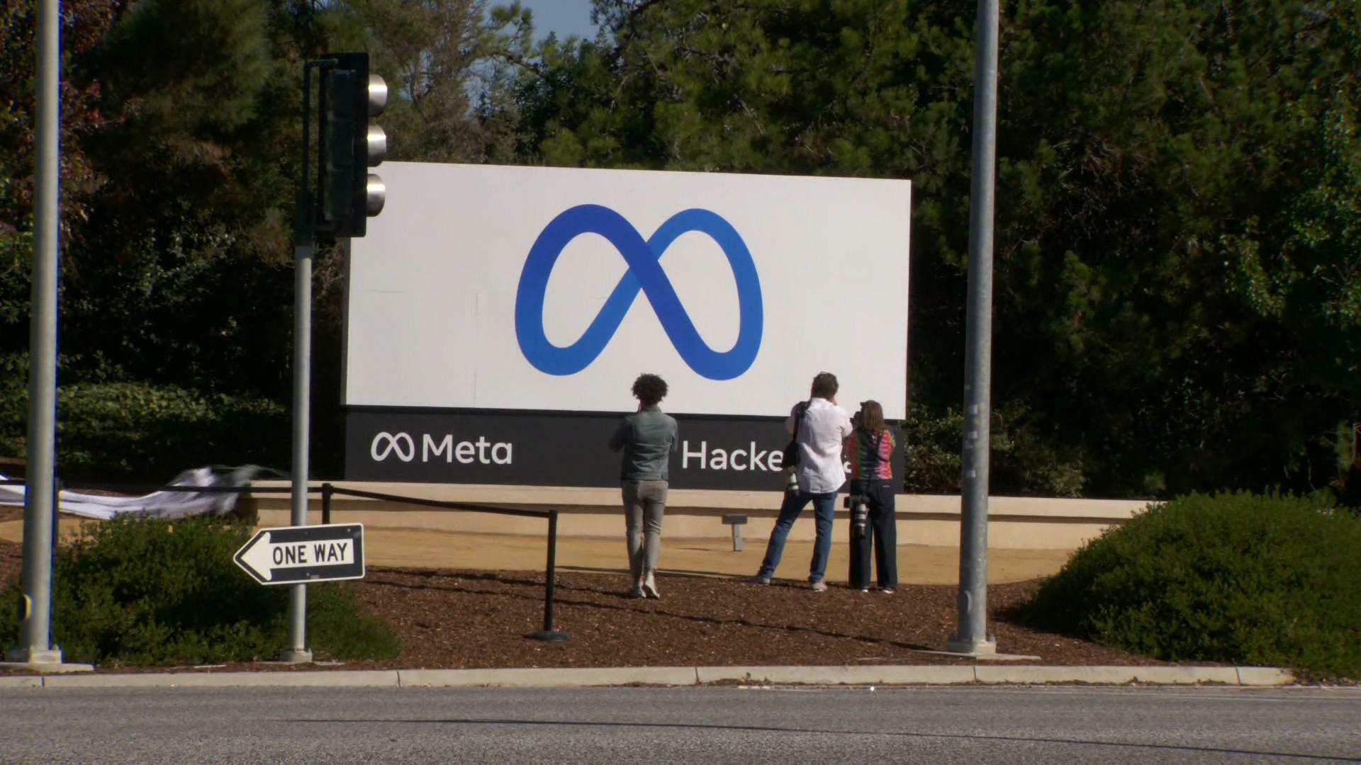Watch CBS Evening News Facebook changes corporate name to Meta - Paramount+