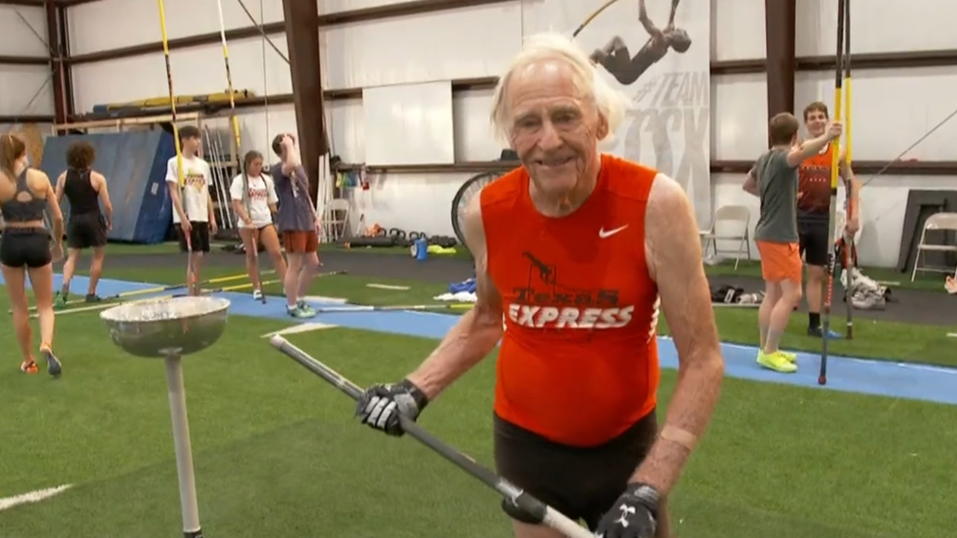Watch Cbs Evening News 82 Year Old Pole Vaulter Sets Records Paramount