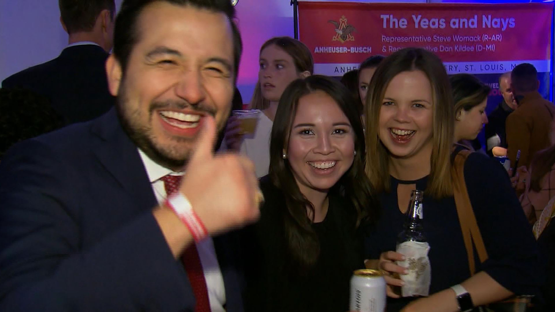 Watch CBS Evening News: Bipartisan beer battle - Full show on CBS