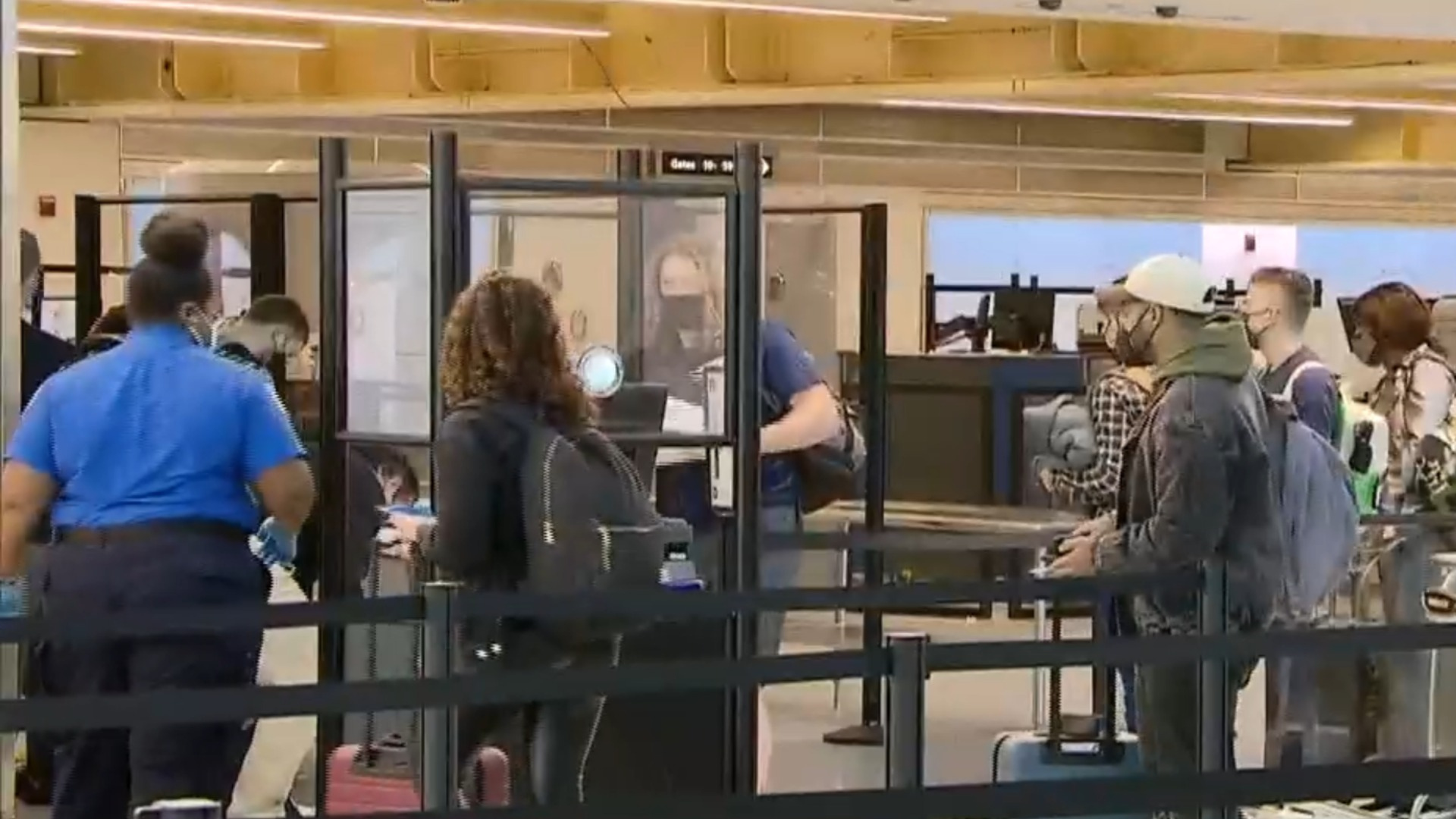 Watch CBS Evening News Season Episode : Holiday air travel expected to ...