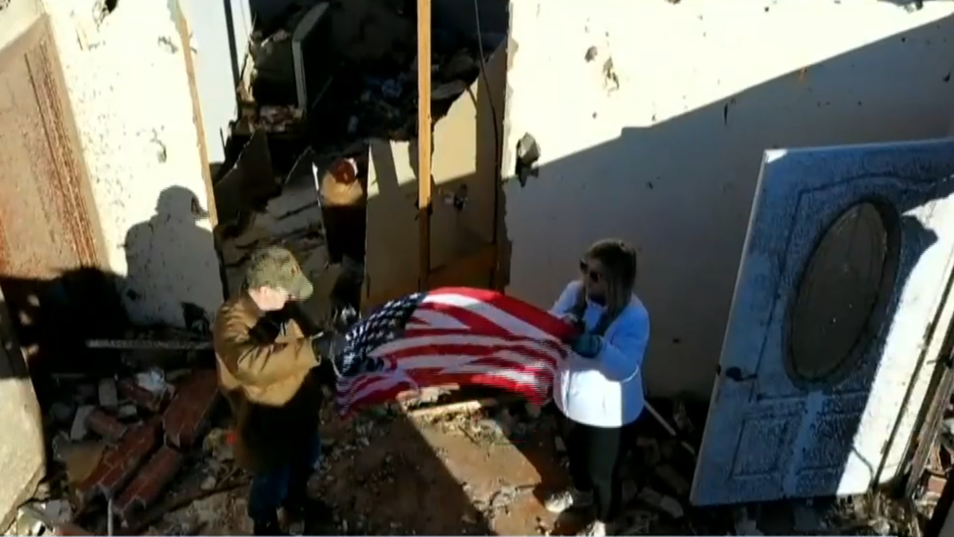 Watch CBS Evening News Flags emerge as symbols of hope in Kentucky ...