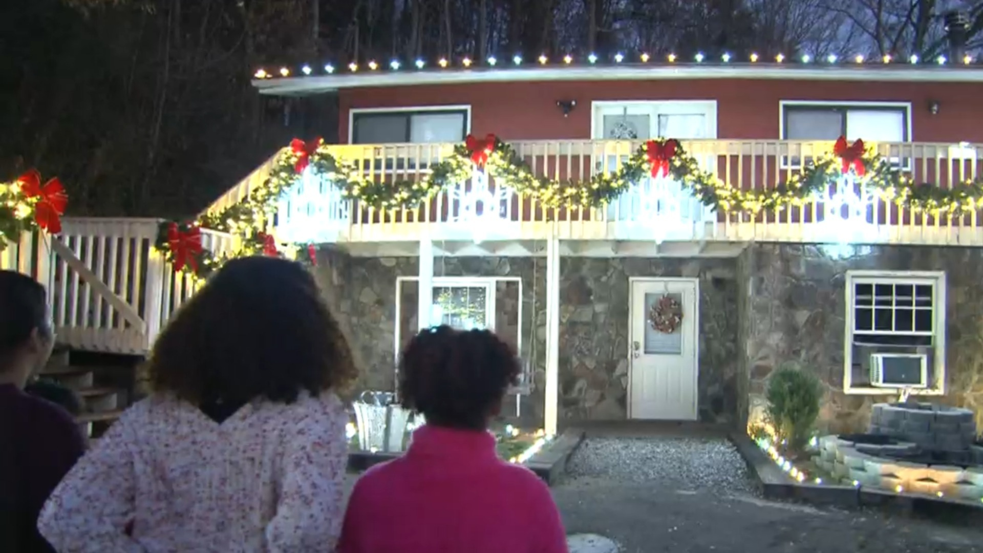 Watch CBS Evening News: Company surprises families with holiday ...