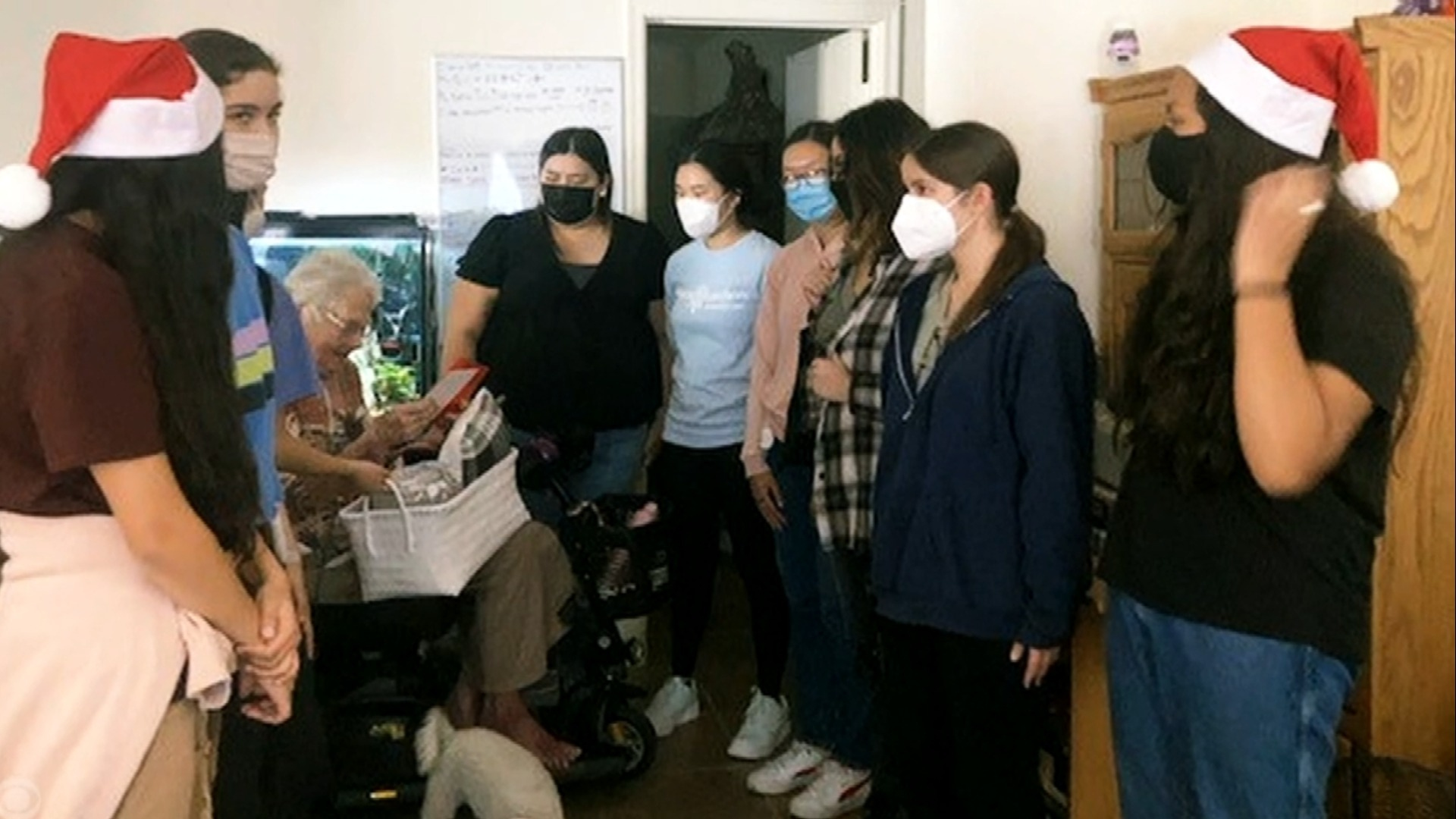 Watch CBS Evening News: Arizona students help elderly hospice patients ...