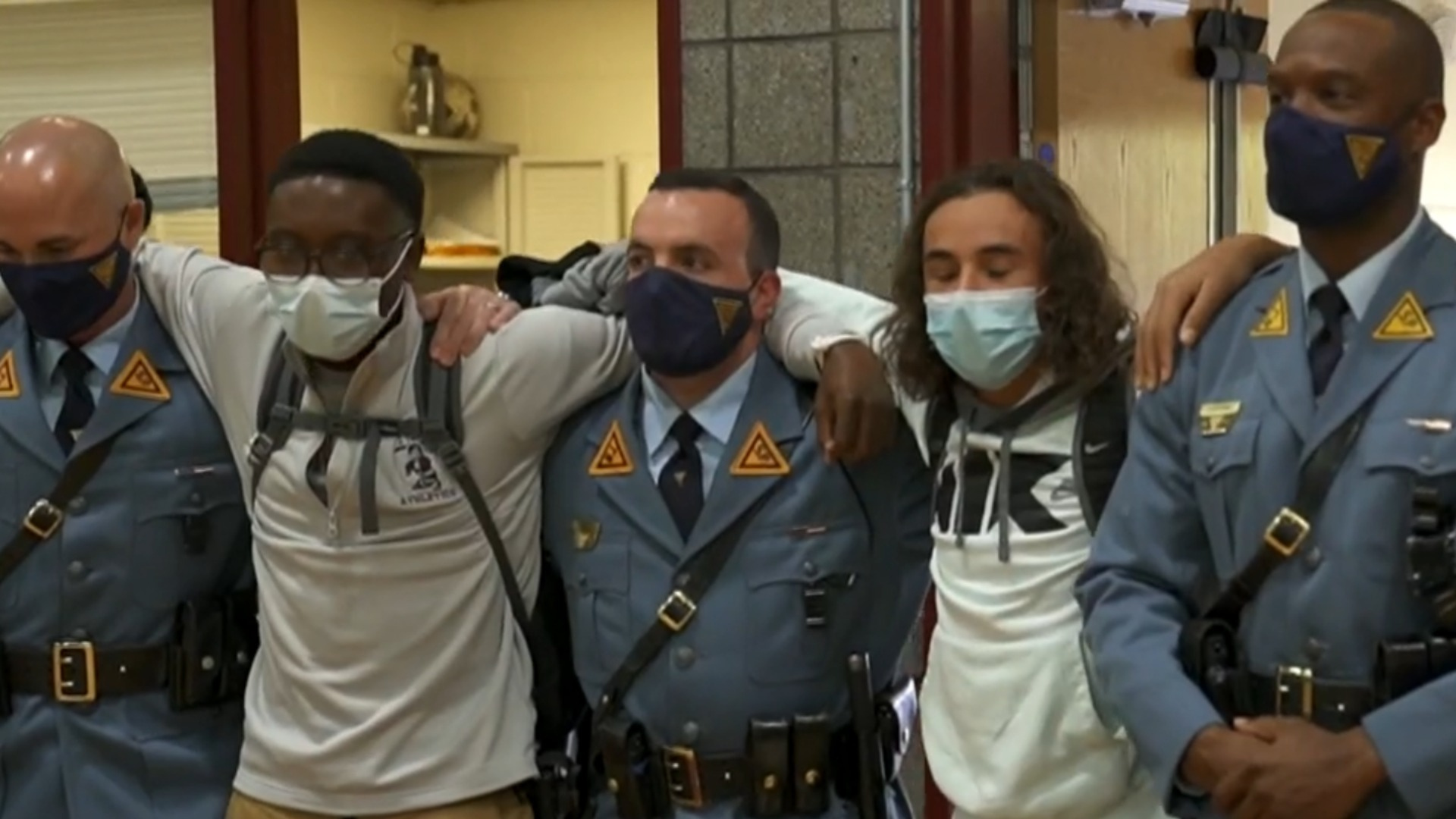 Watch CBS Evening News School bridges gap between police and students ...