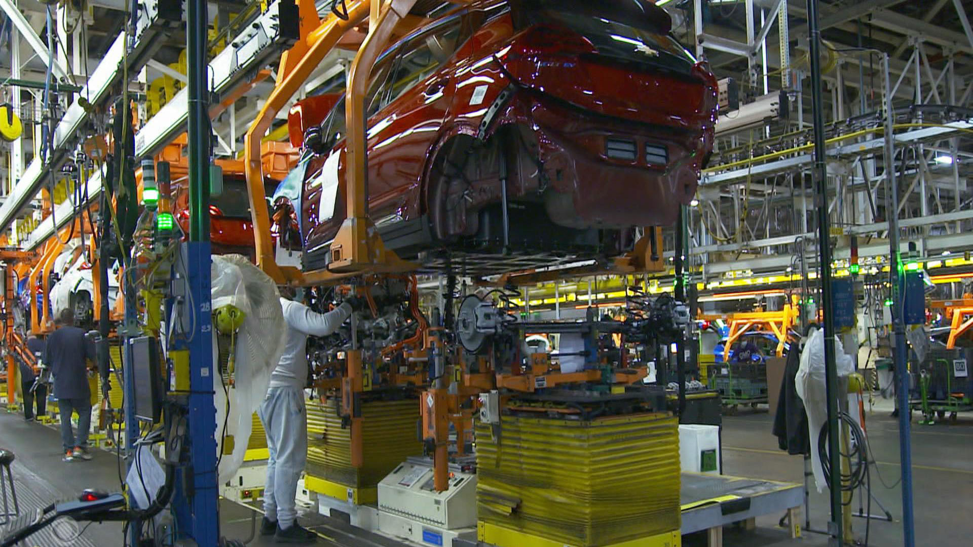 Watch CBS Evening News: General Motors plans to spend billions on ...