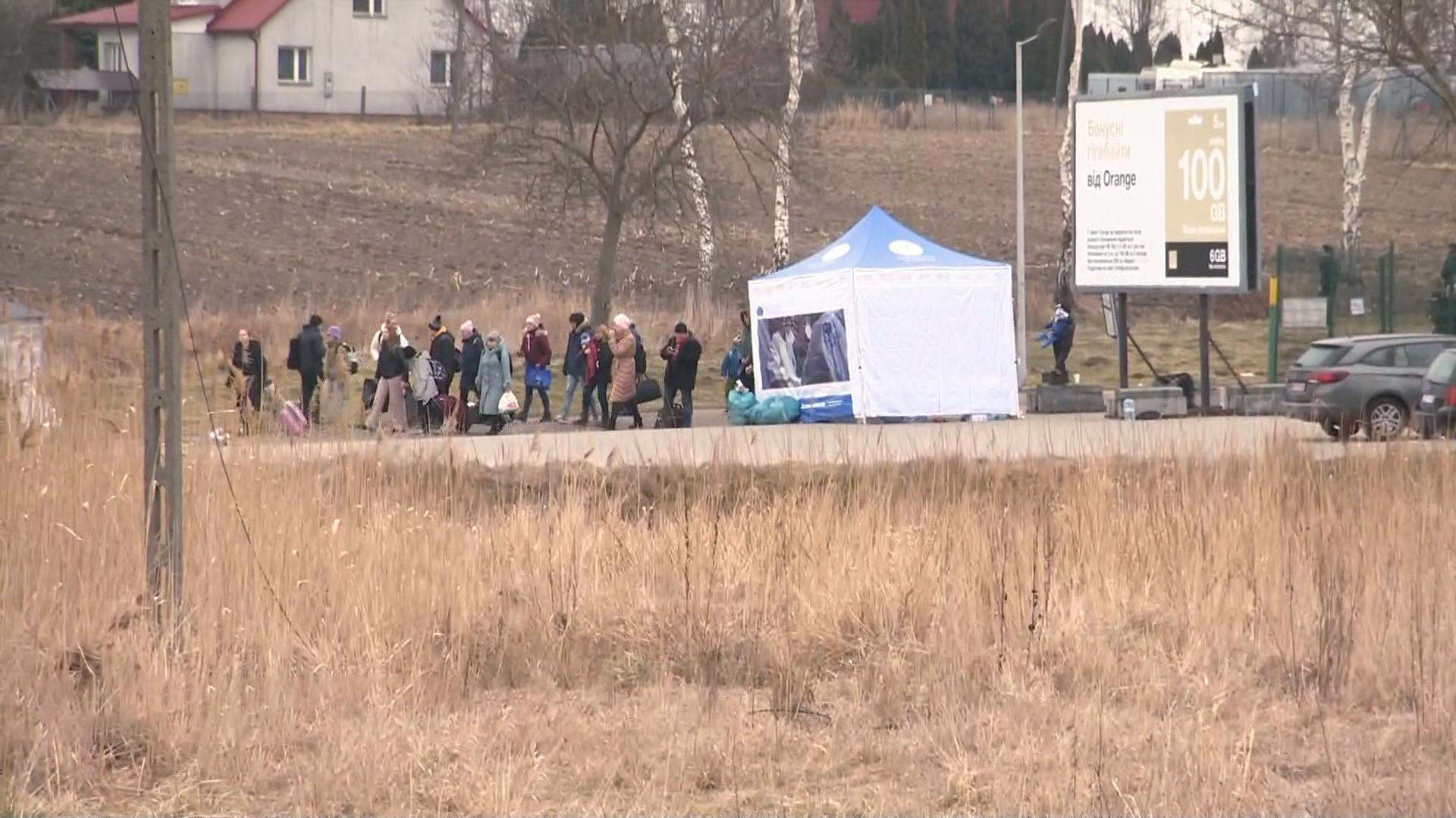 Watch CBS Mornings Thousands of Ukrainians flee to Poland - Paramount+