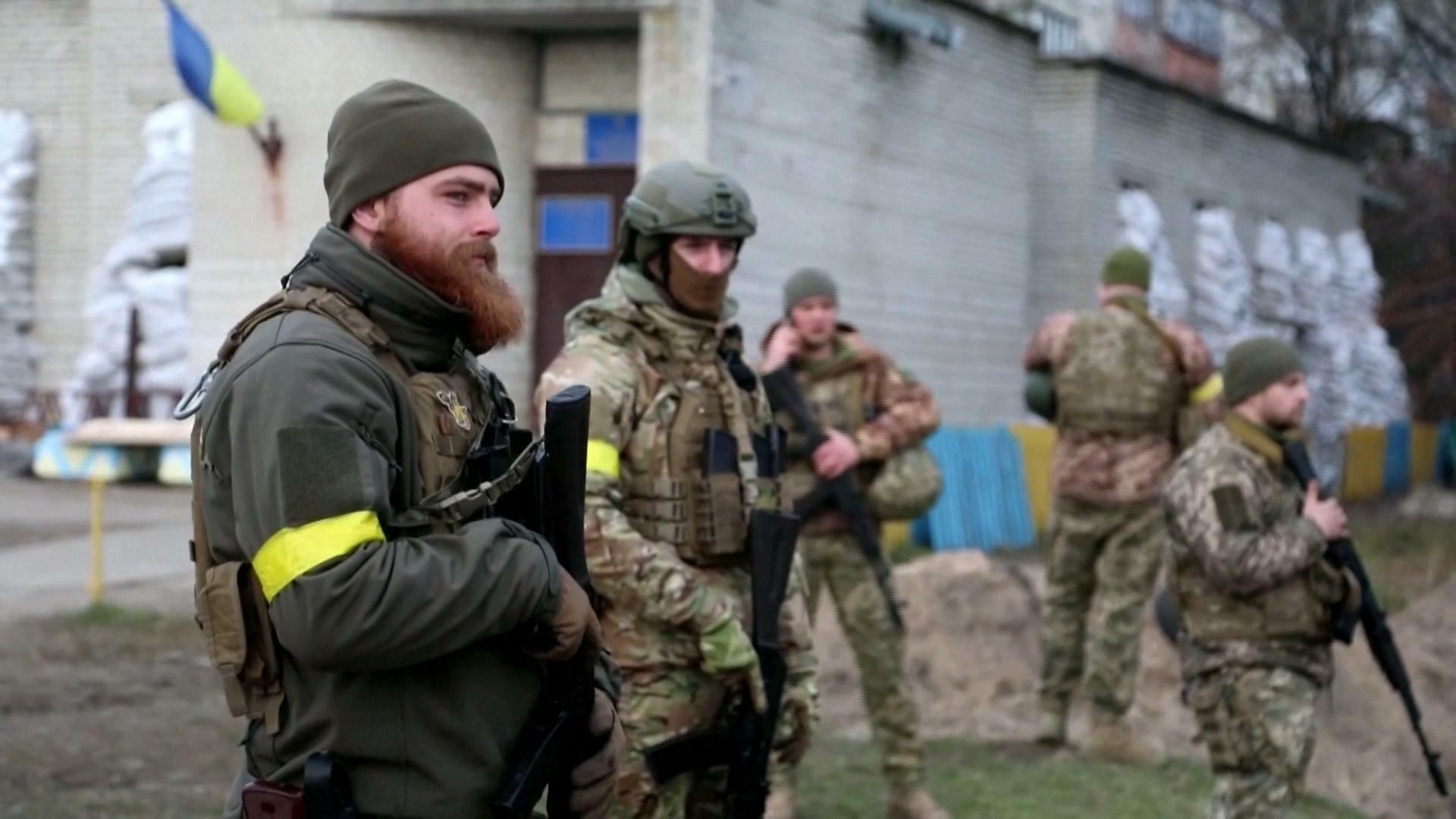 Watch Cbs Mornings Americans Travel To Ukraine To Aid Defense Full